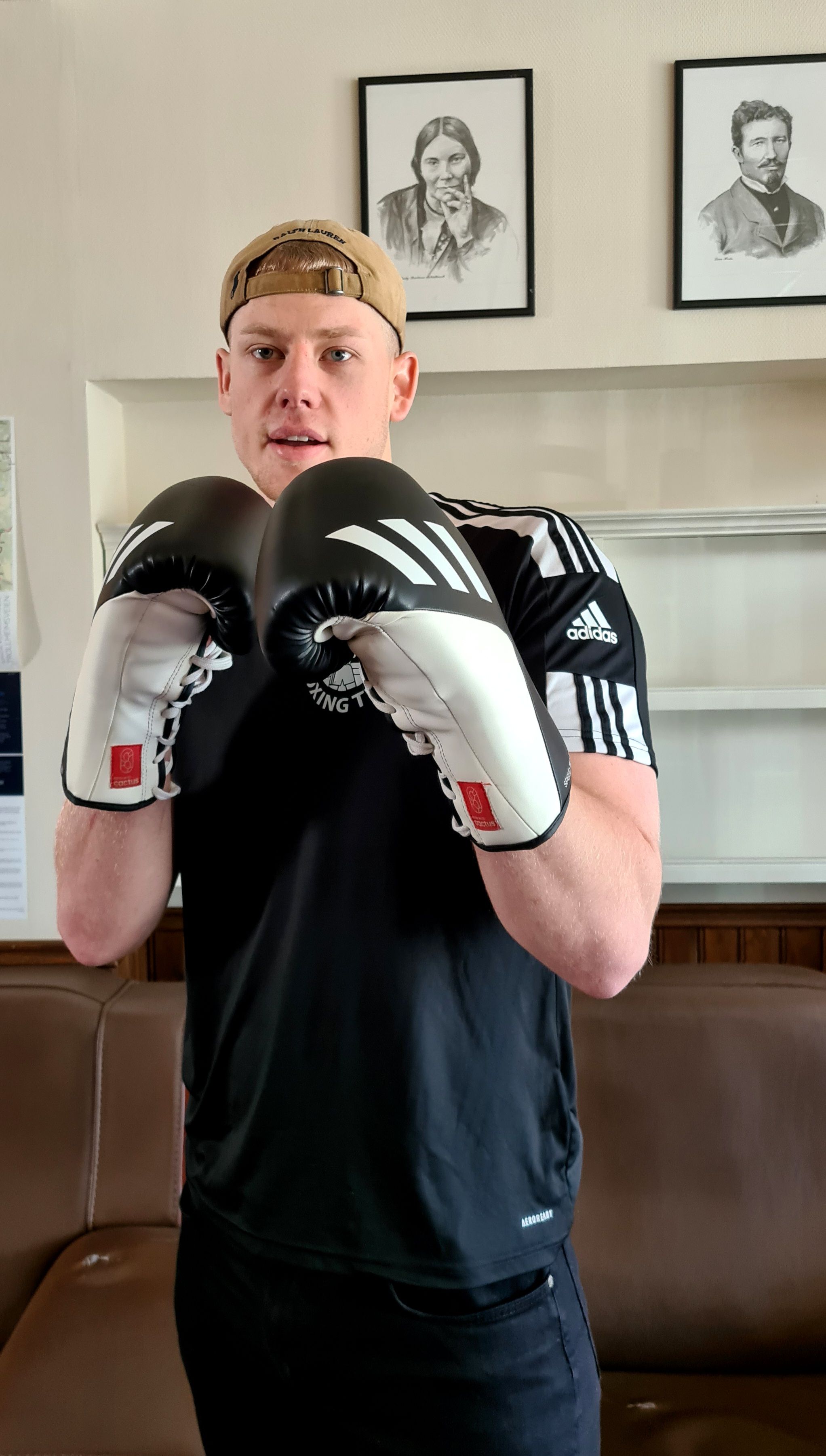 Brage er tungvektsmester i boksing – og har et «vingespenn» på over to ...