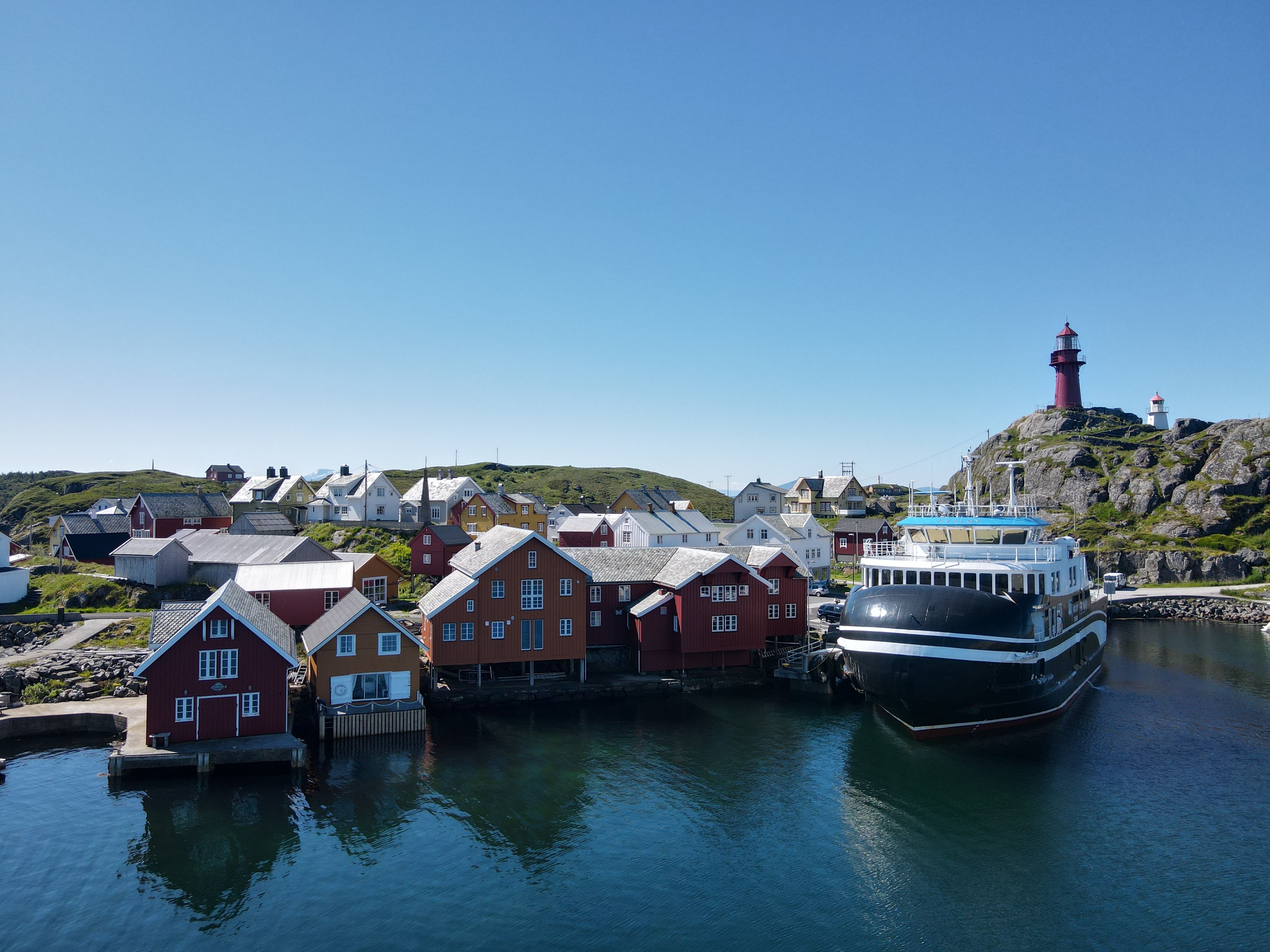Legger ikke ned ferjer til småplassene - smp.no
