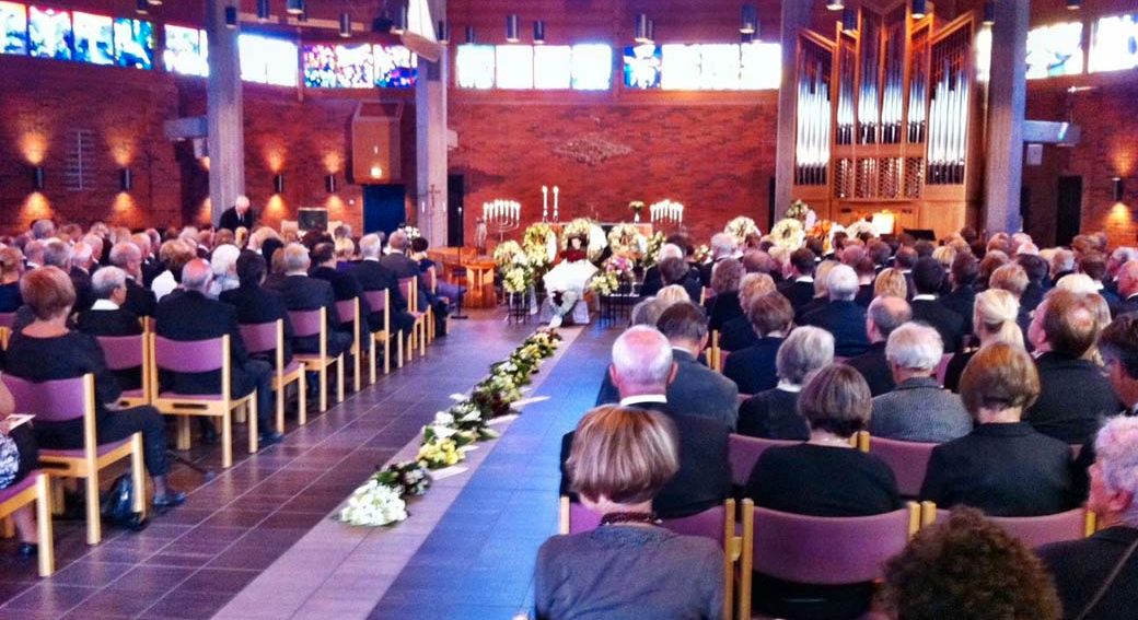 Fullsatt kirke tok farvel - smp.no Fullsatt kirke tok farvel - smp.no