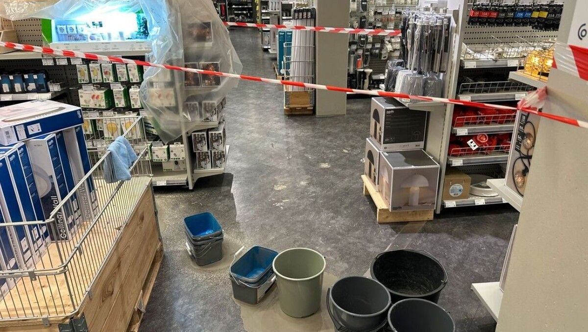 Truffet av sparkelmasse - sperret av område på Sørlandssenteret ...