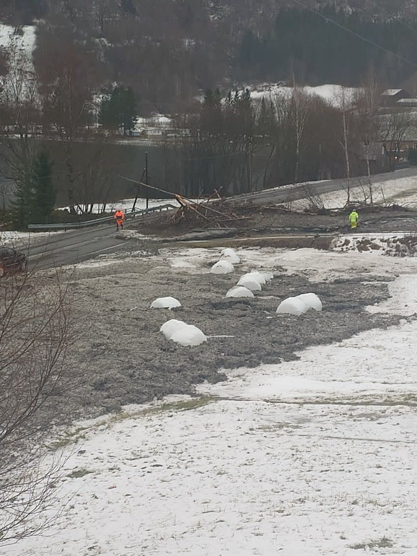 Åtvarar folk mot å rydde opp etter skred og flaum - fjordingen.no