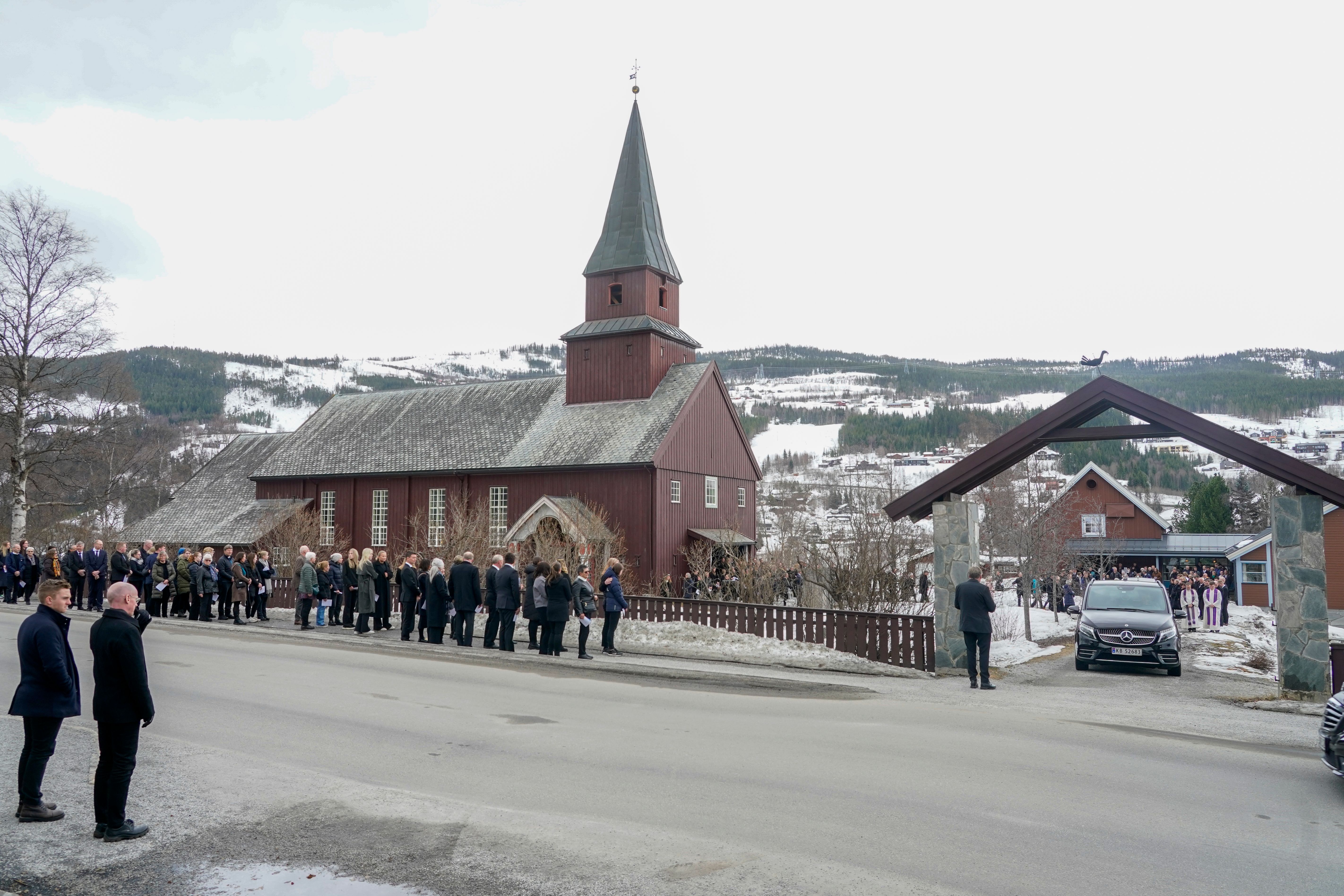 Ingunn, Sander og Signe Slaatten bisatt fra Ål kirke - altaposten.no