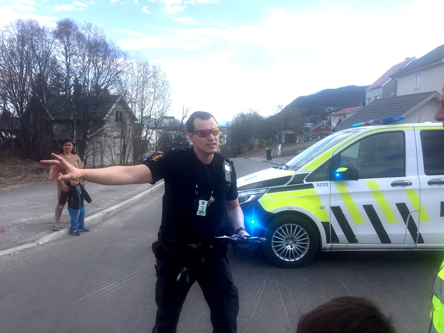 Truet med å drepe politimann, ringte nødnummeret og ba politiet om å ...