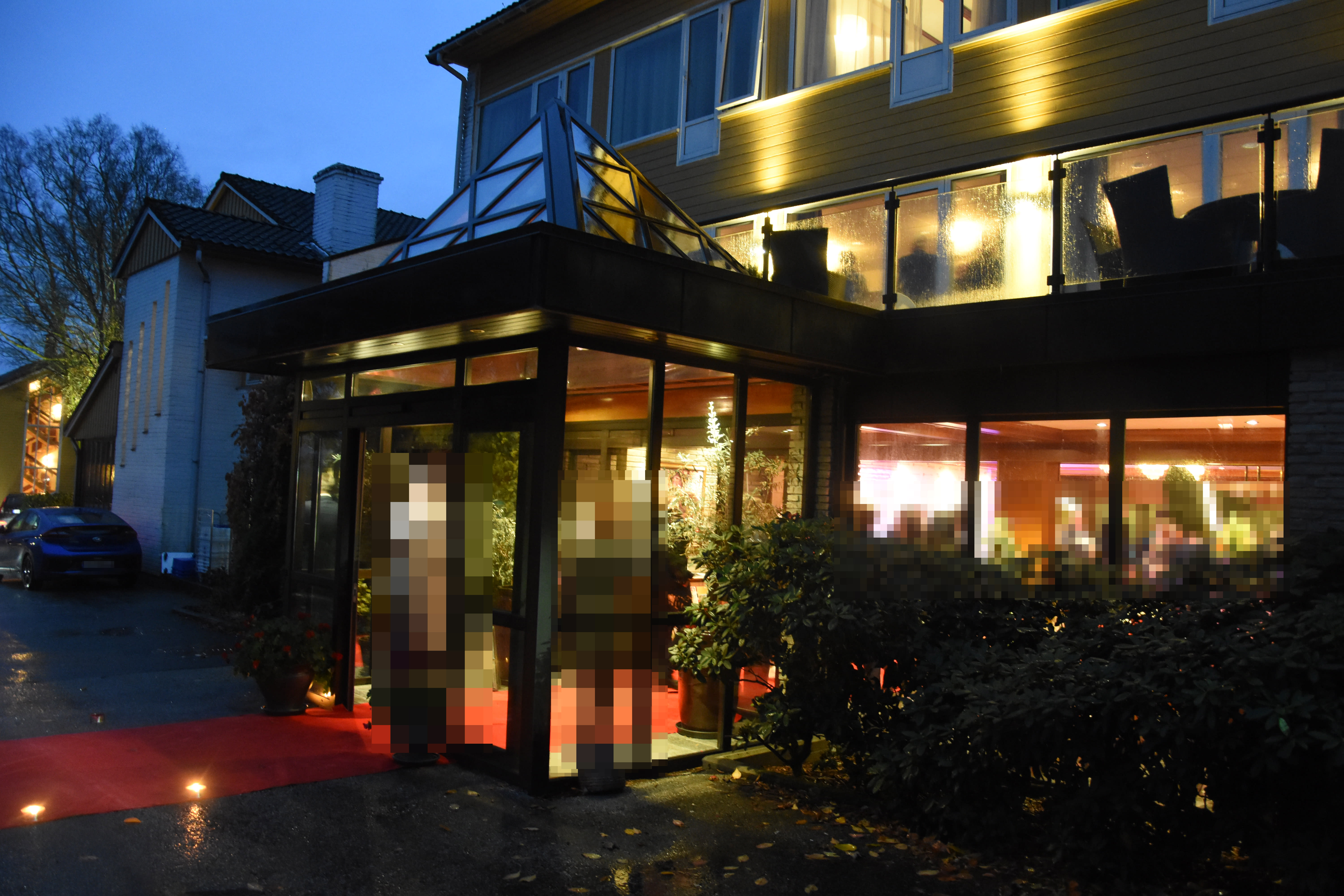 Angreip fire menn på Alver Hotel