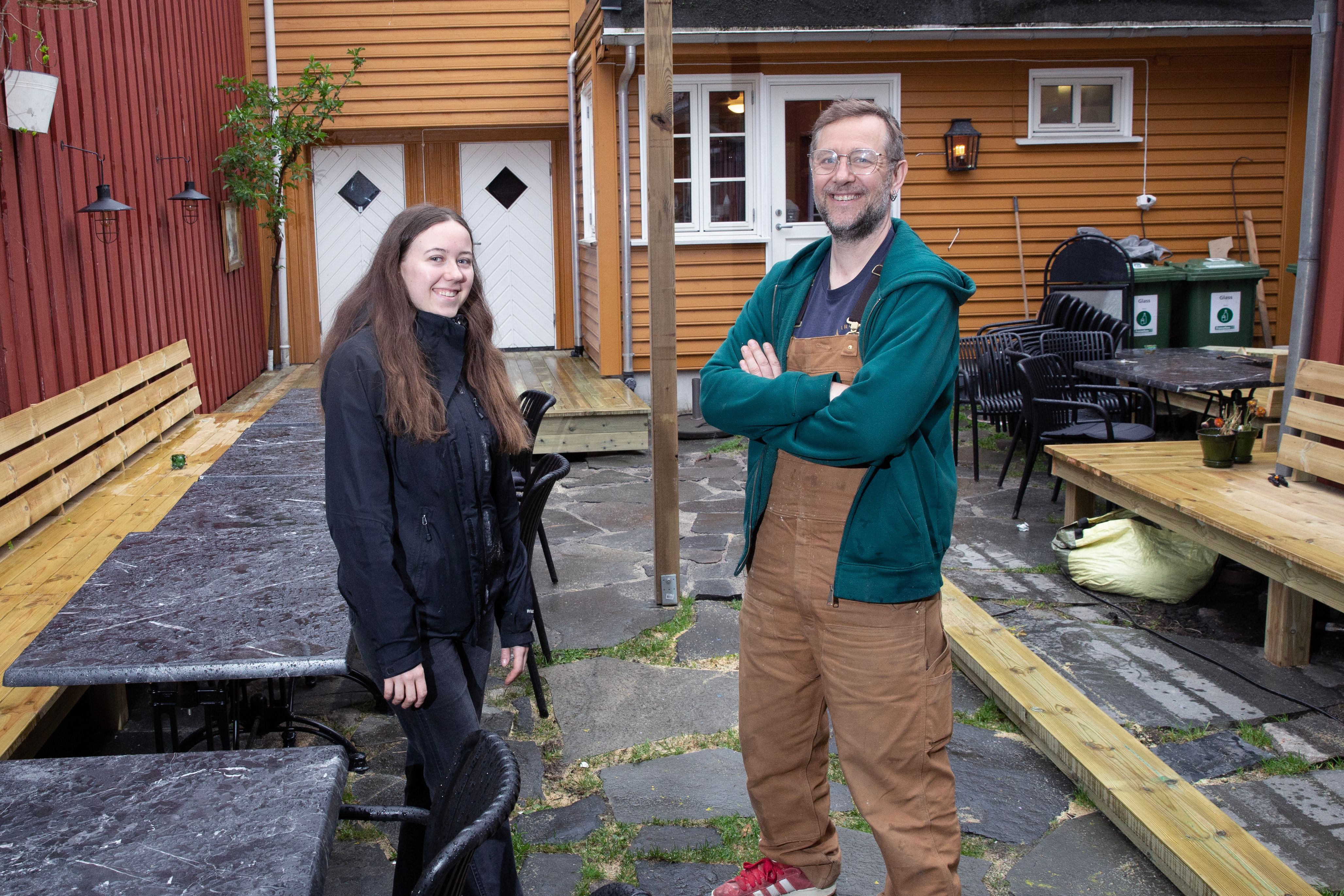 Flua flyr inn artister i bakgården - fvn.no