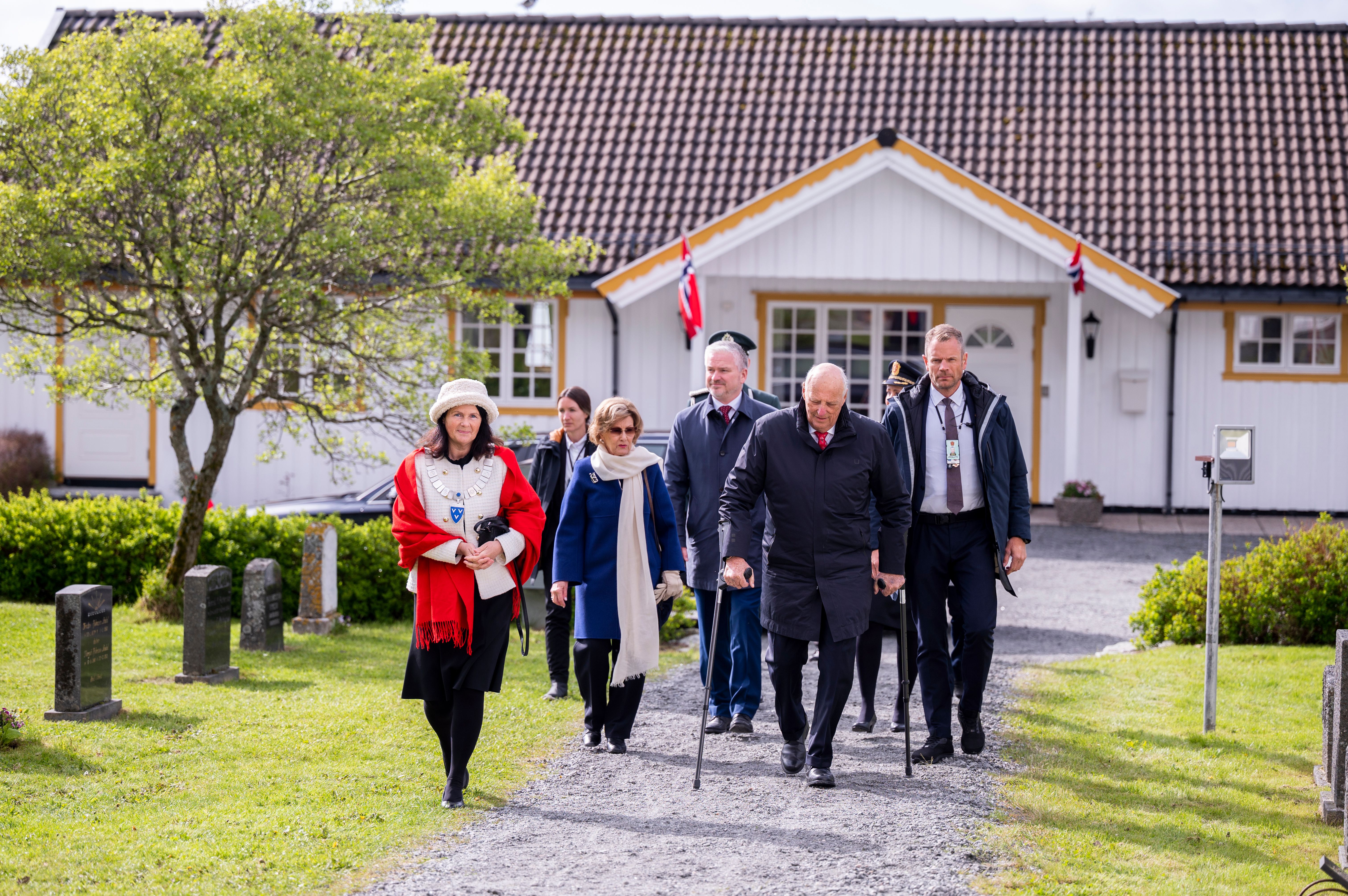 Se bildene: Solgløtt over kongebesøket i Vevelstad - Helgelands Blad
