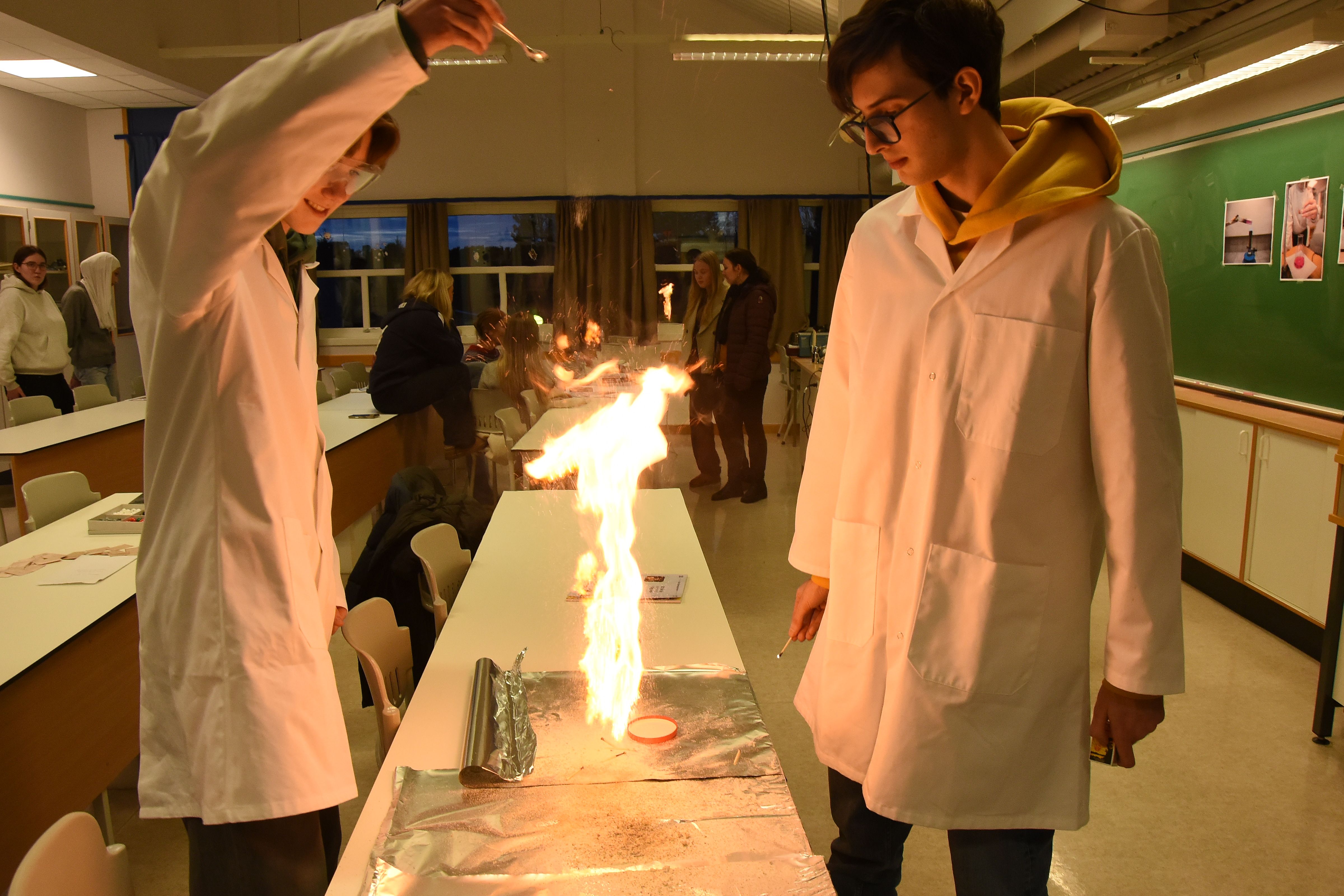 Fyr og flamme på open dag på Bømlo vgs - bomlo-nytt.no