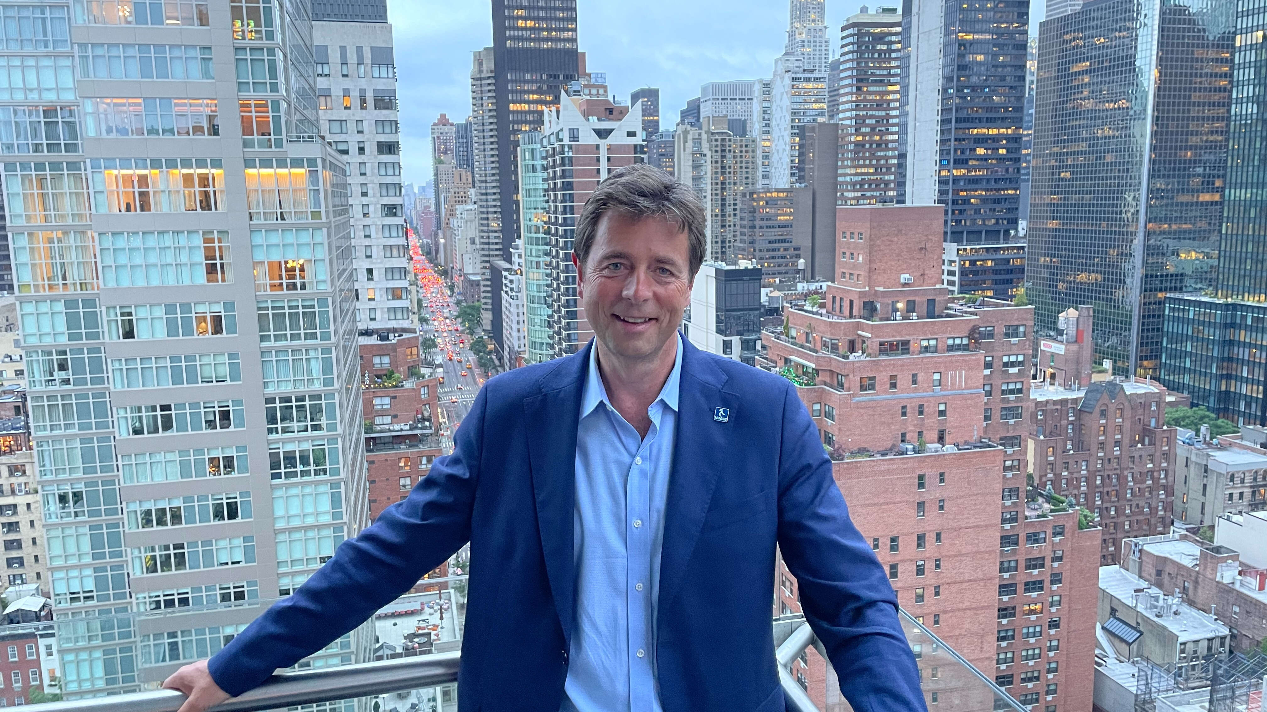 Stiger kraftig etter pengenyhet