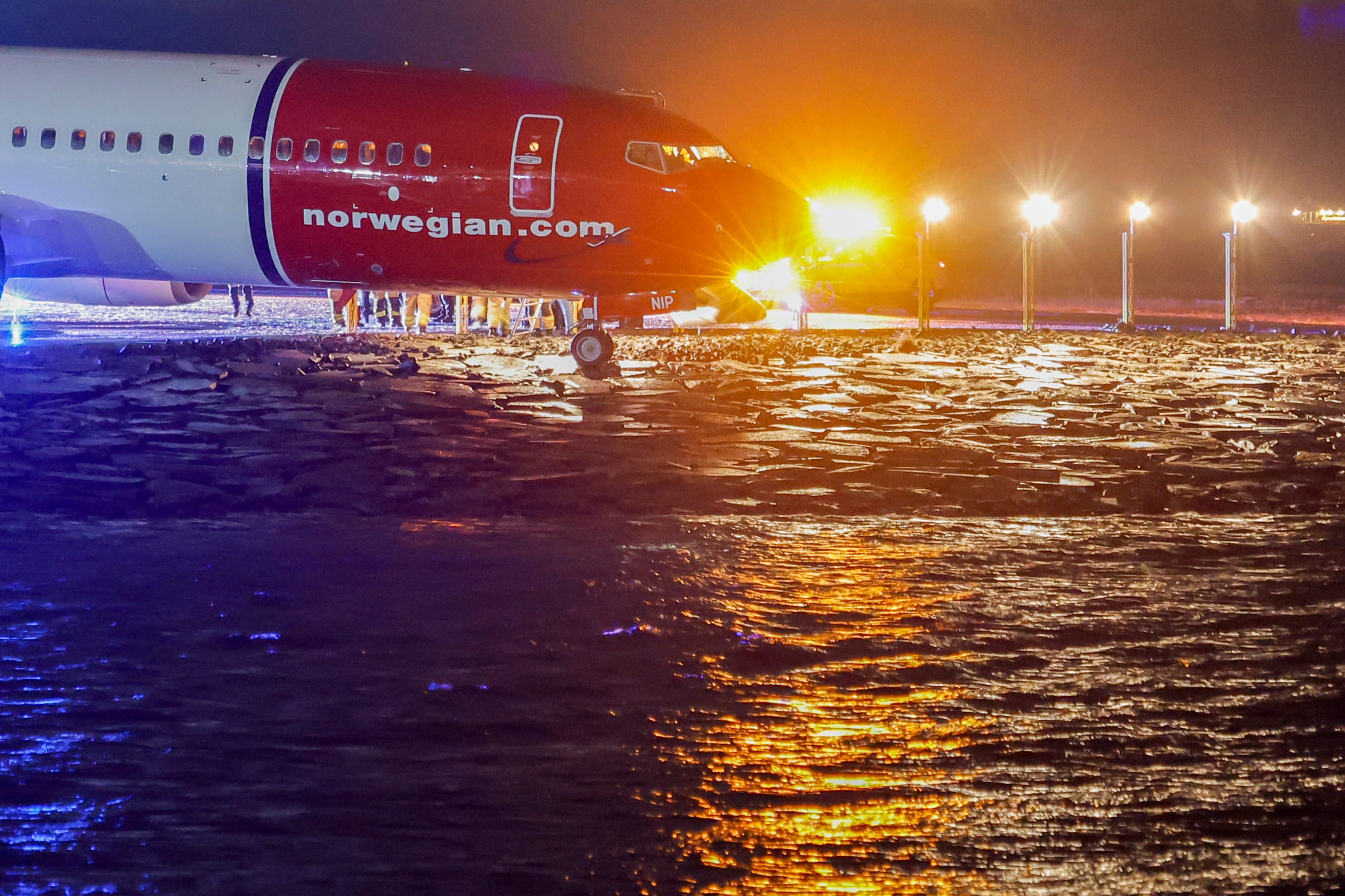 TV 2: Flyet som sklei av rullebanen i Molde, er flytta – flyplassen ...