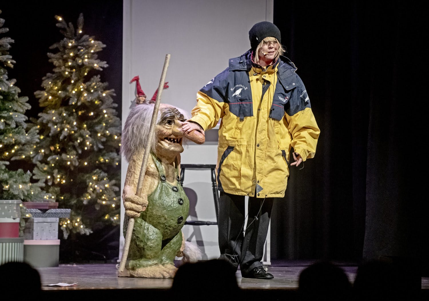 Sorgmunter juleforestilling - smp.no