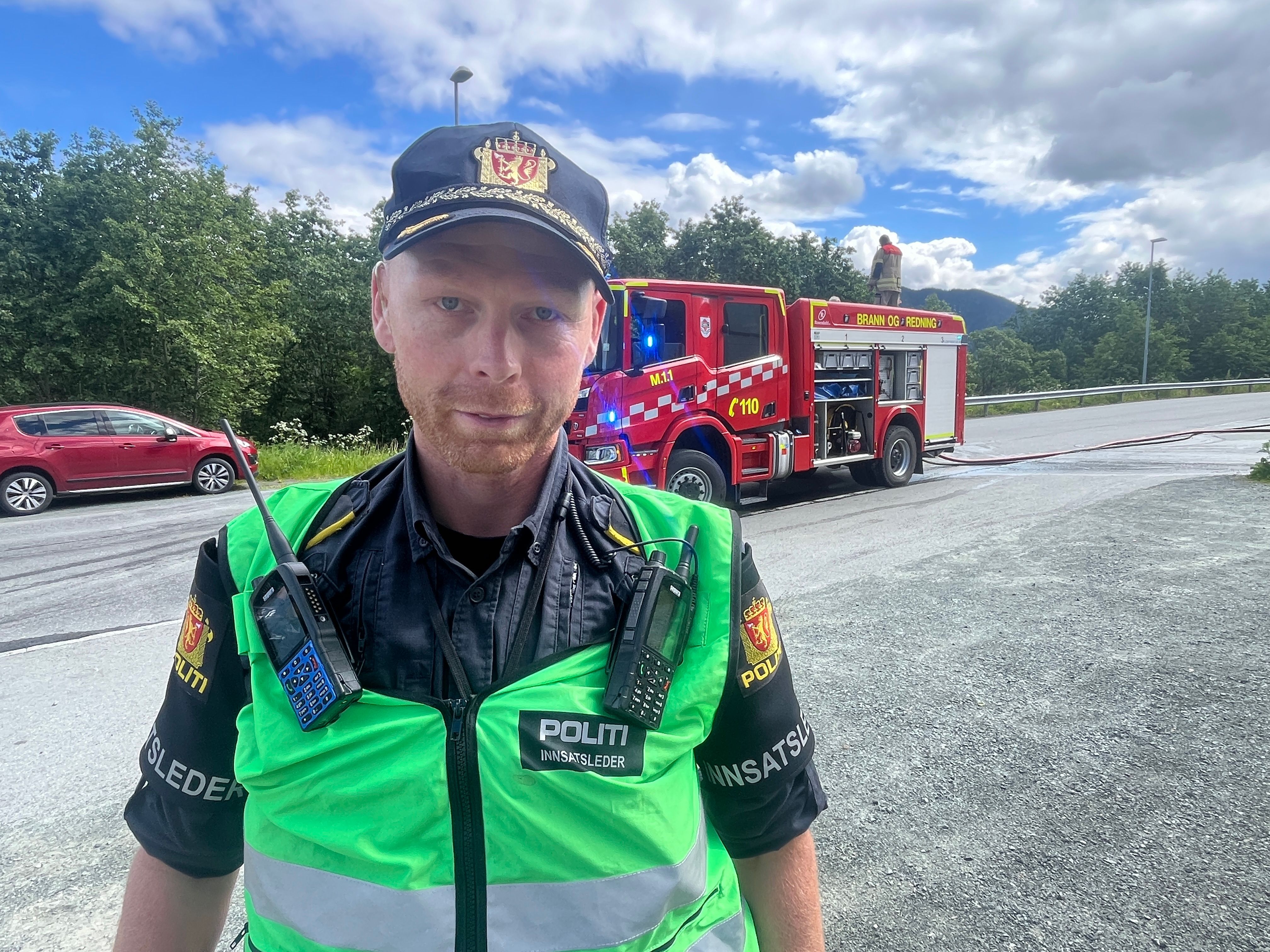 Far oppdaget diesellekkasjen - fikk barnet (2) ut av bilen ...