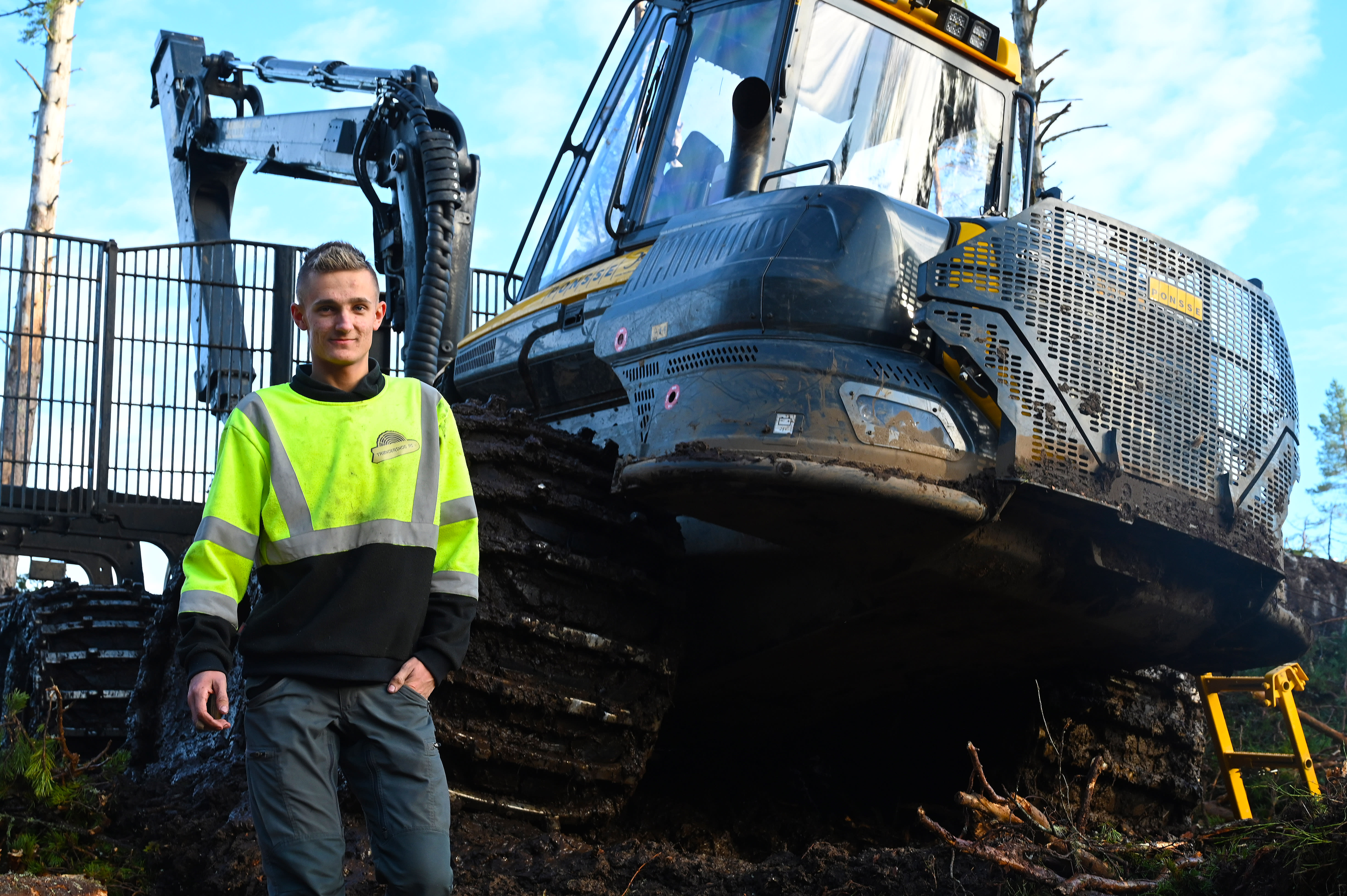 Martin er 18 år og håndterer over 40 tonn i skogen - tronderbladet.no