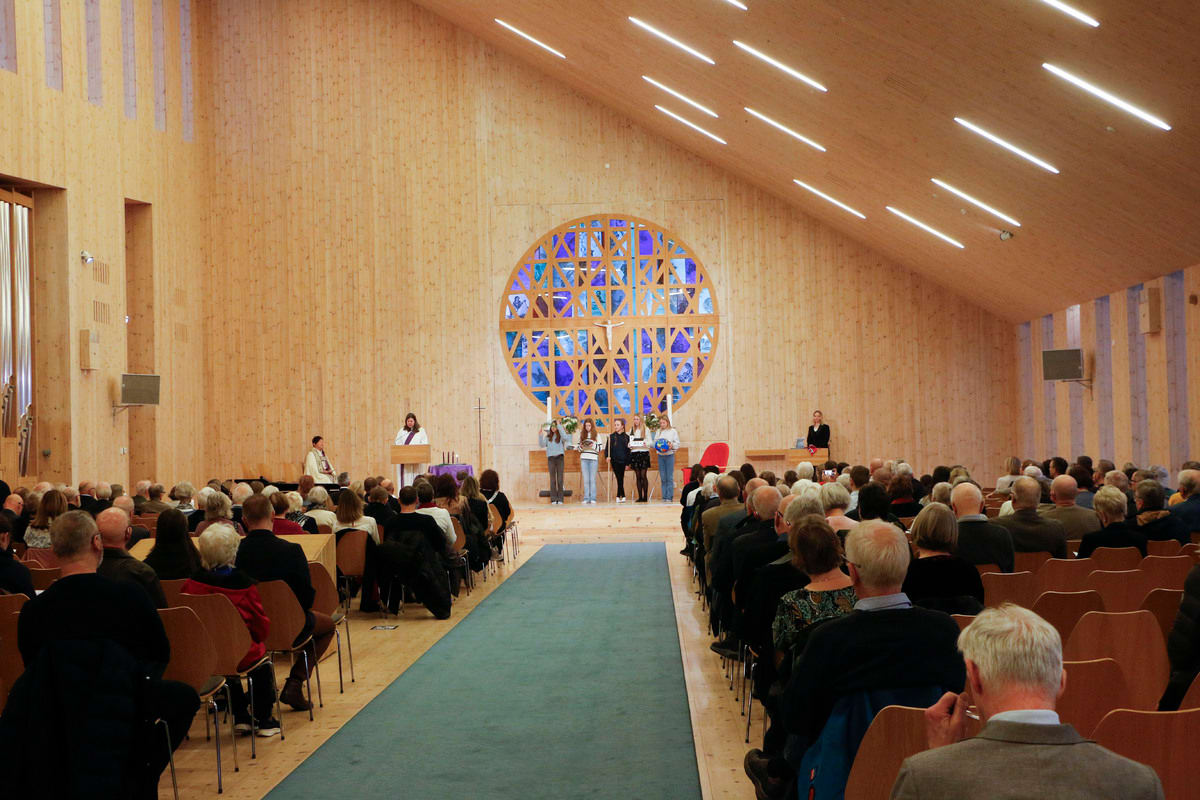 Knarvik kyrkje er 10 år: Feira med dagen med fleire kor - strilen.no