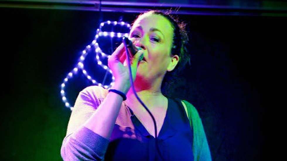 Artisten Kathe Sunde kom heim frå Gran Canaria med koronavirus - smp.no