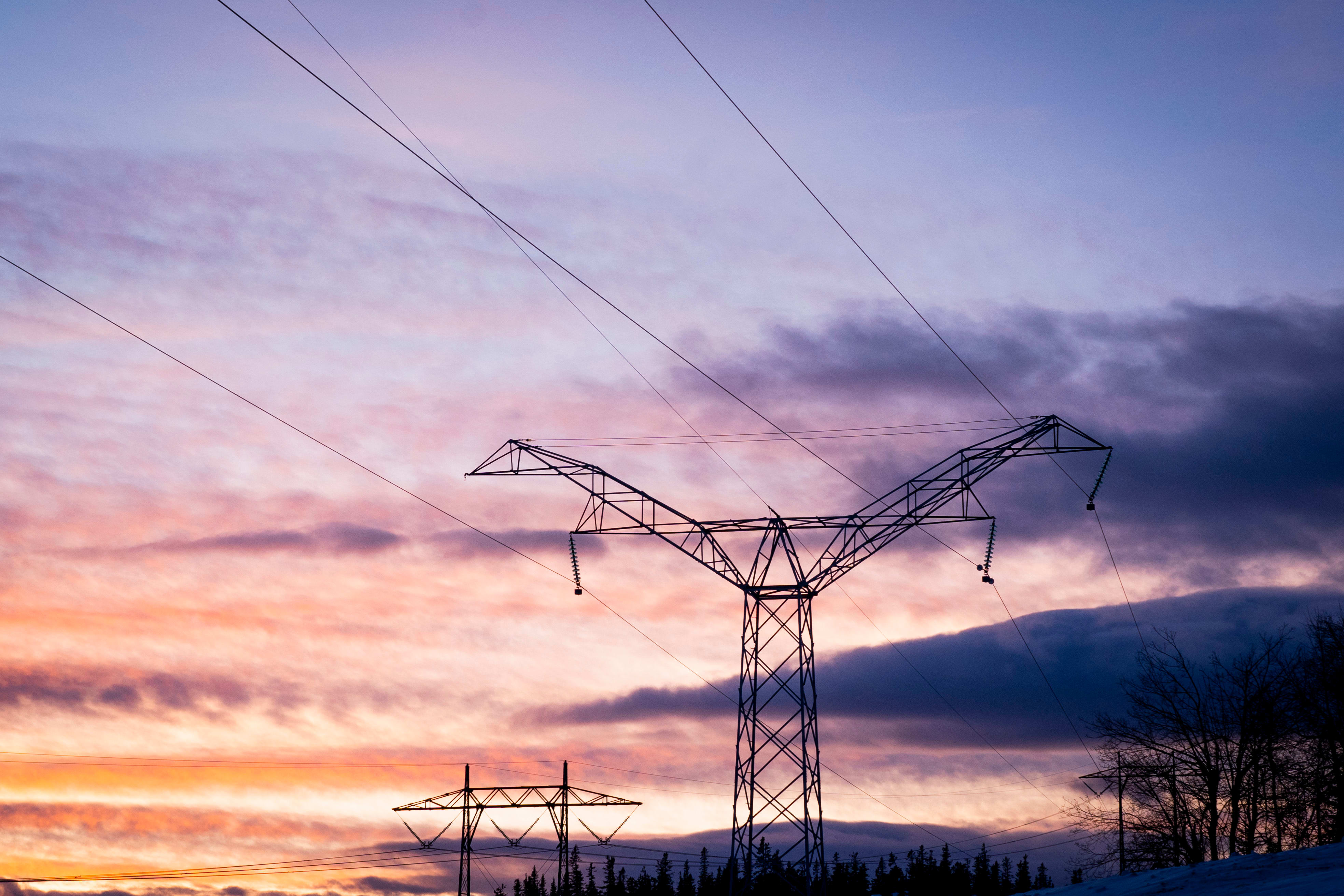 NVE: Kraftprisene i Nord-Europa falt ytterligere i forrige uke ...