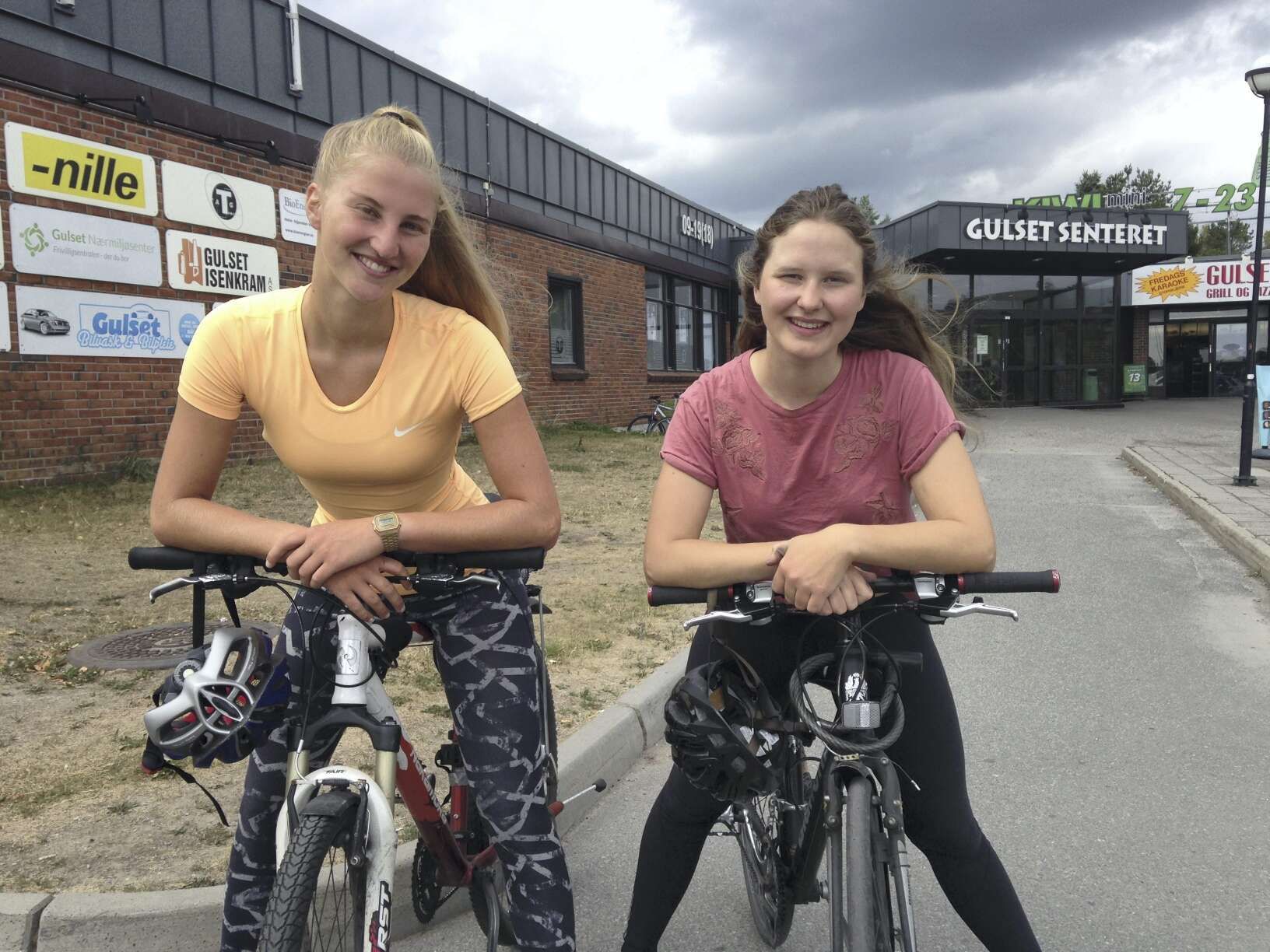 Syklet 3000 kilometer på gamle sykler: – Vi stablet bagasjen i tårn bak ...