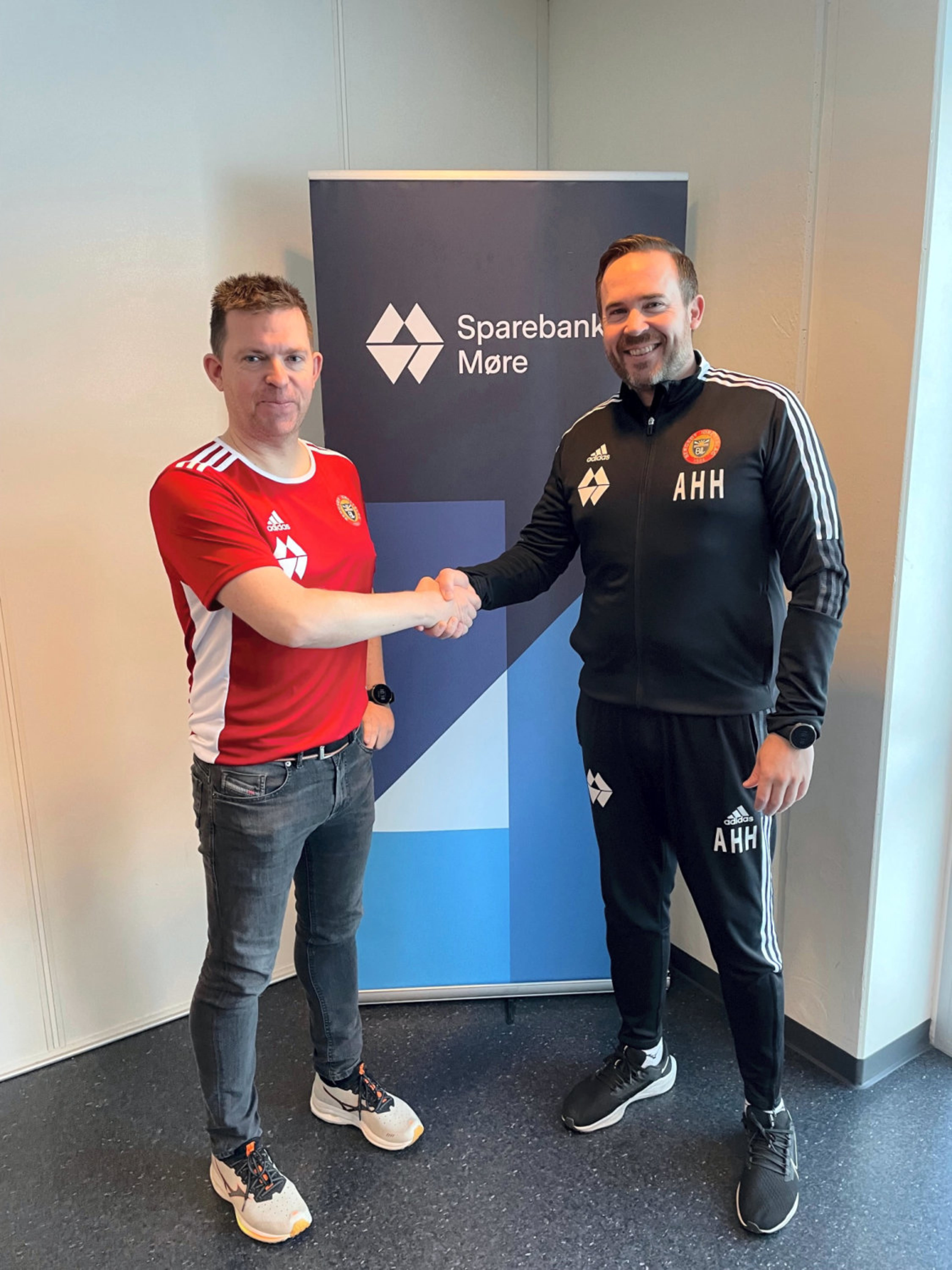 Helsem Hoff ferdig som LGFK-trenar – går til Bergsøy - vestlandsnytt.no