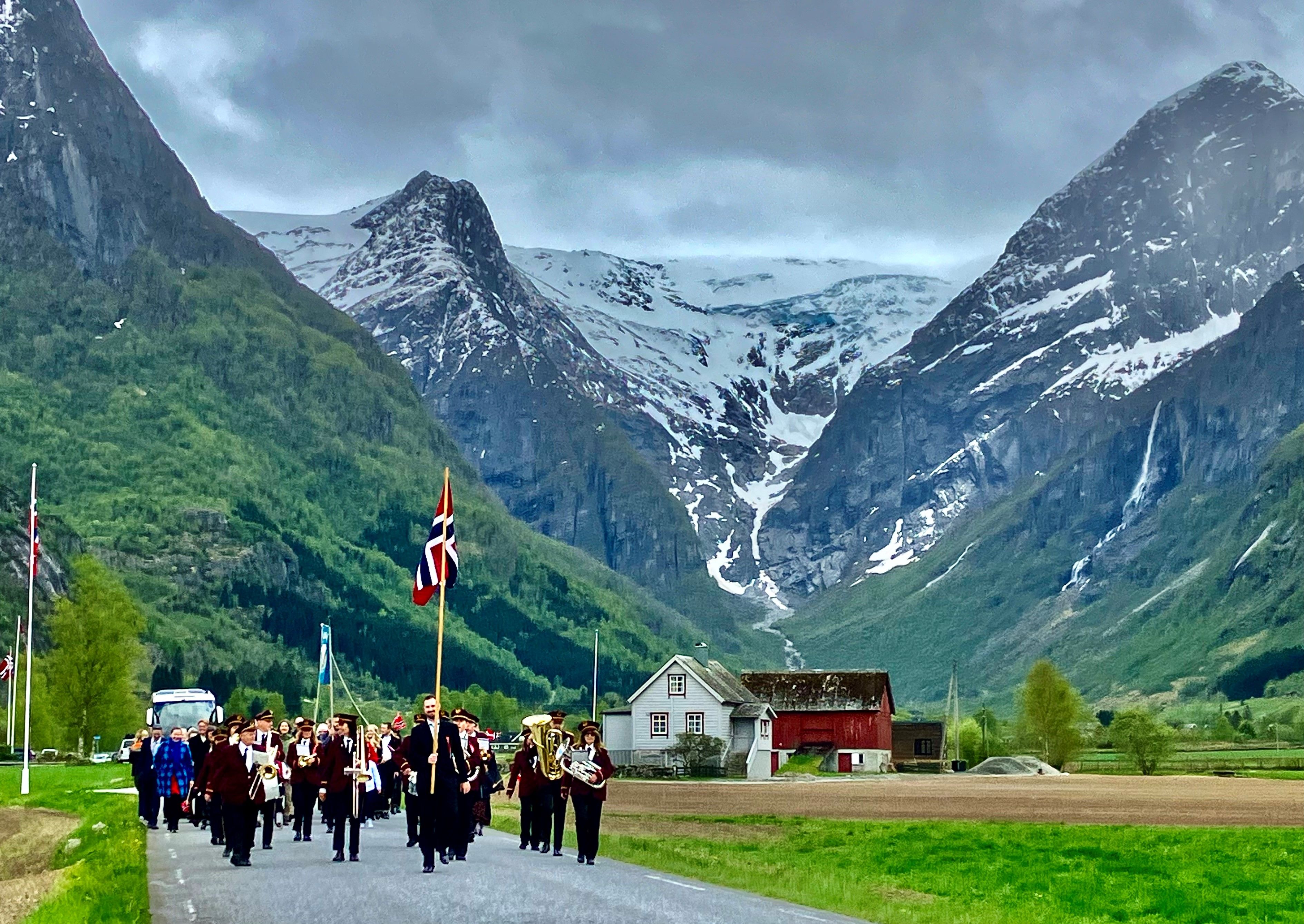 Ein rekordstor cup, ein buss på ville vegar og eit braktap som svei. Ja ...