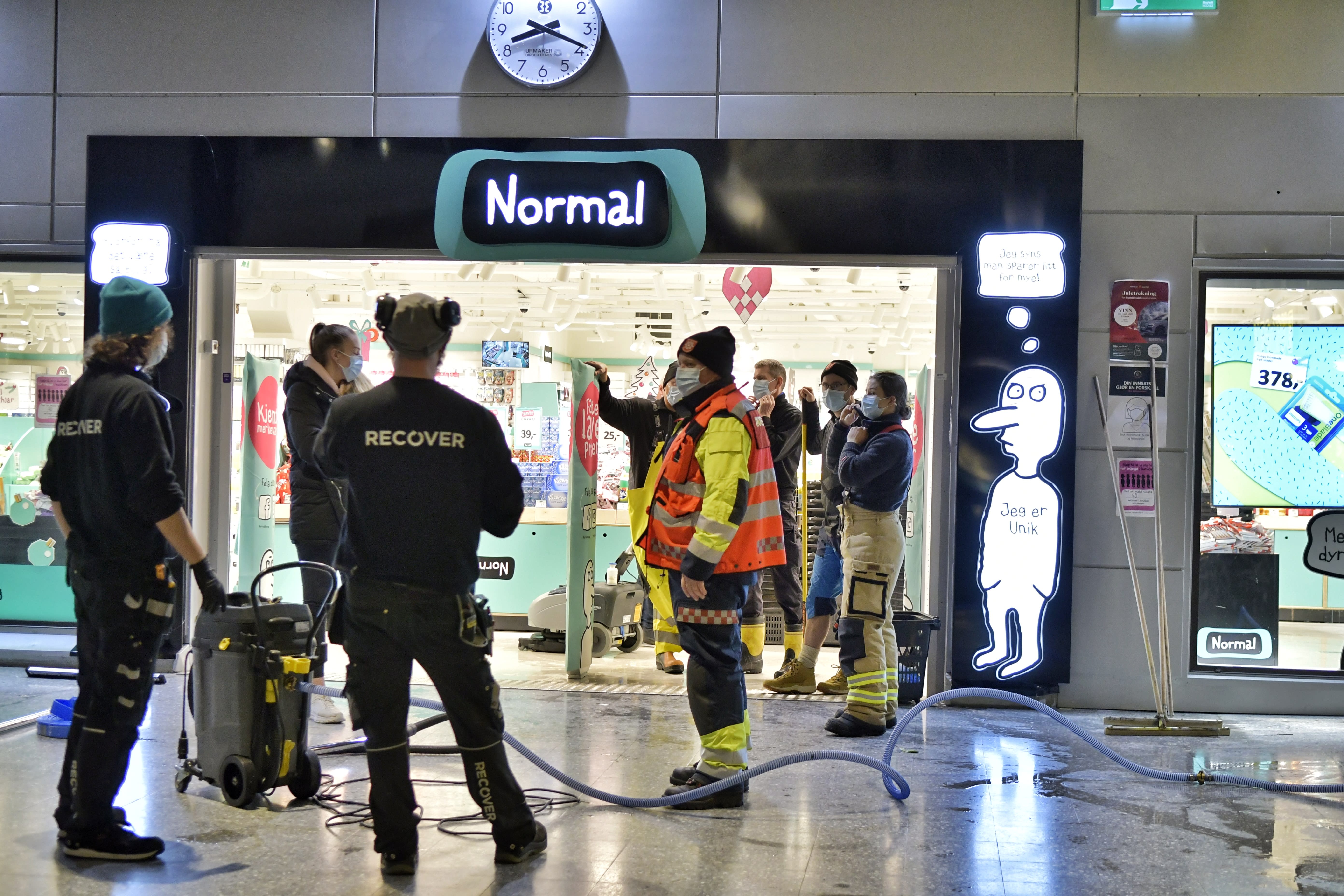 Vatnet fossa inn i Knarvik senter - strilen.no