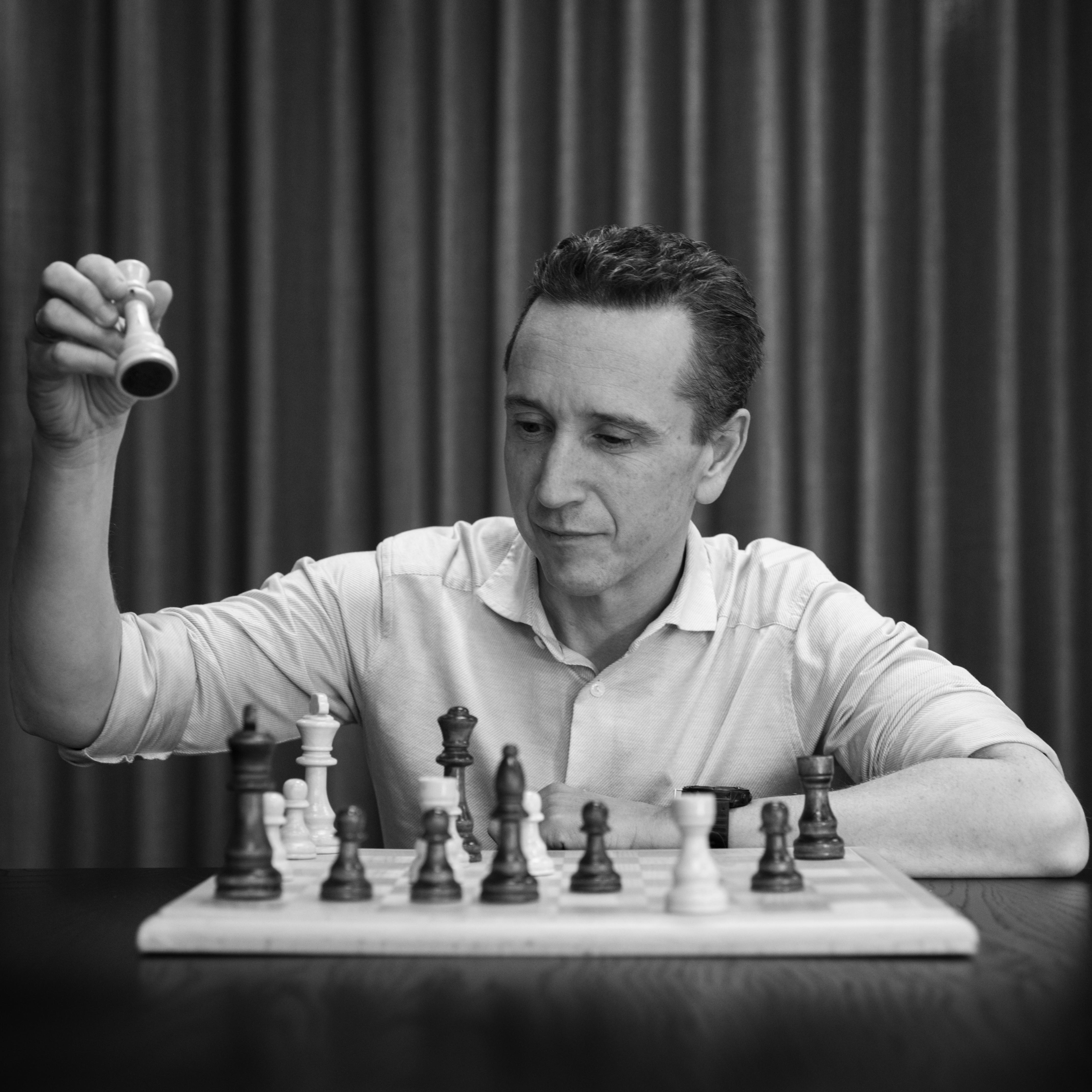 Da sjakkeleven til Torstein Bae ble skutt og drept, tok han et valg for ...