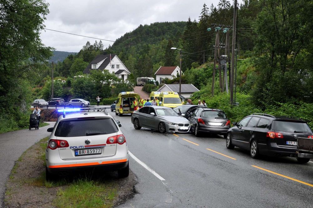 Fire biler involvert i kollisjon - venneslatidende.no Fire biler involvert i kollisjon - venneslatidende.no