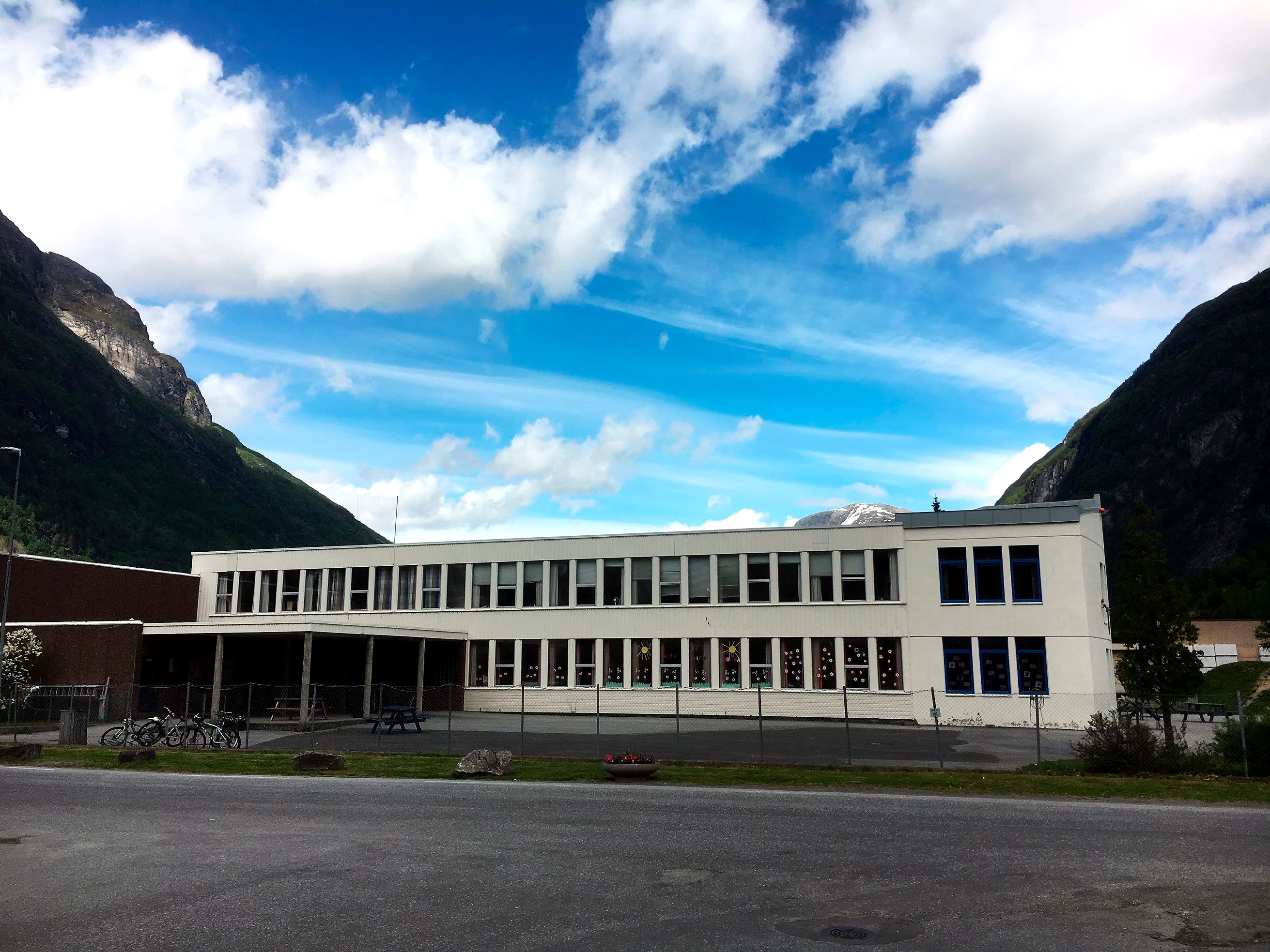 Sunnylven skule og Frank Sve - smp.no