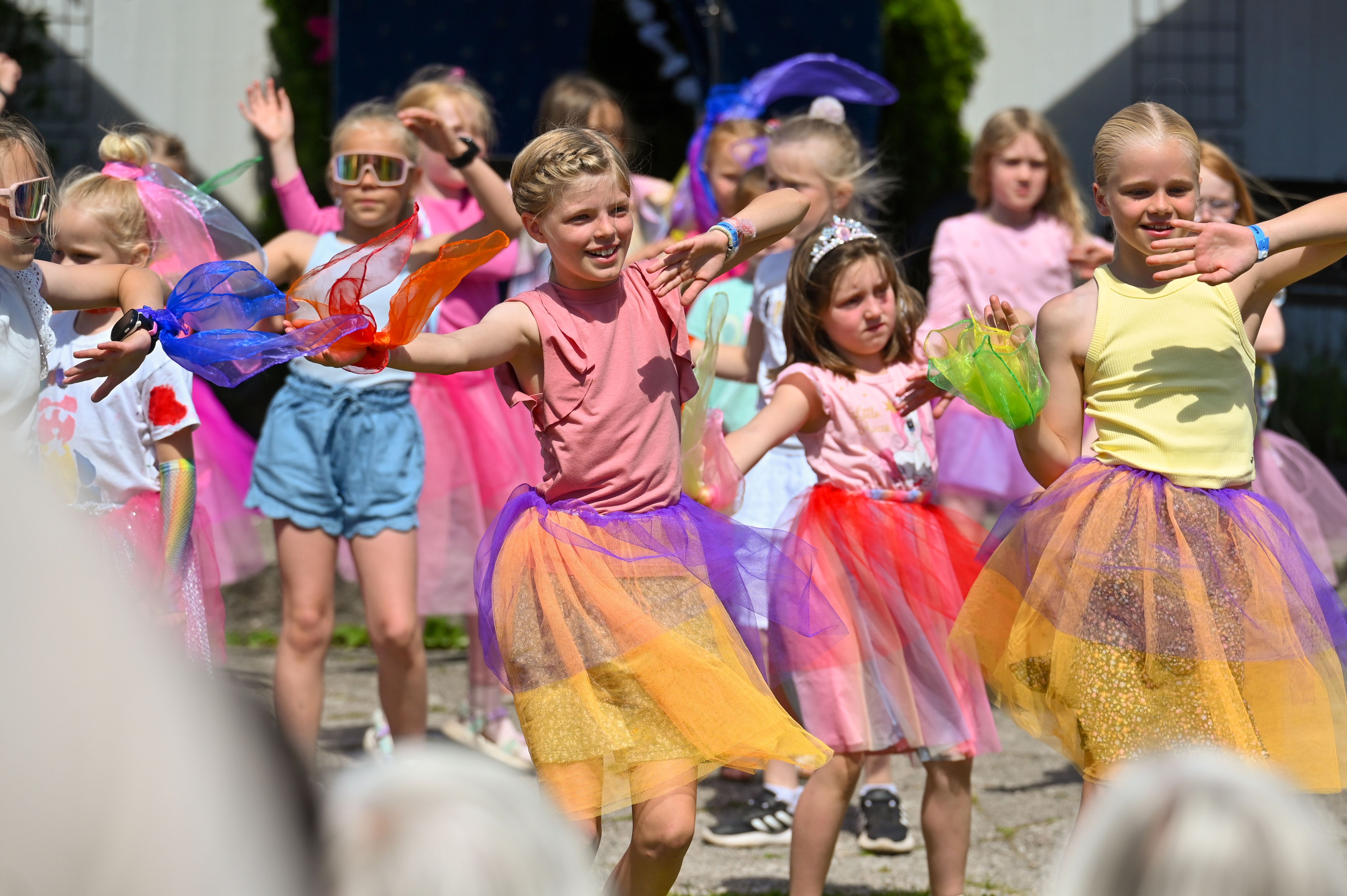 100 barn lagde fest i byen - lp.no