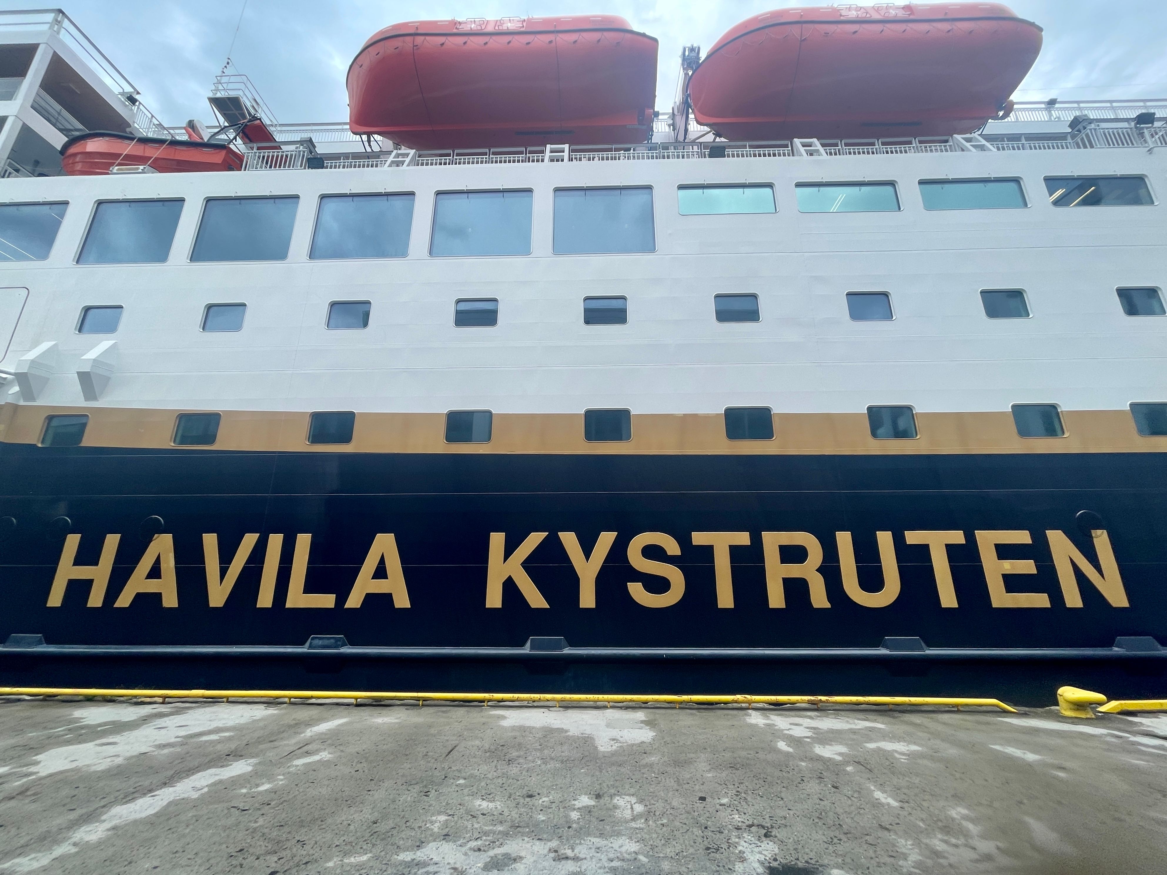 Fylket ønsker at alle kystruten-skip skal ta elbiler med - banett.no