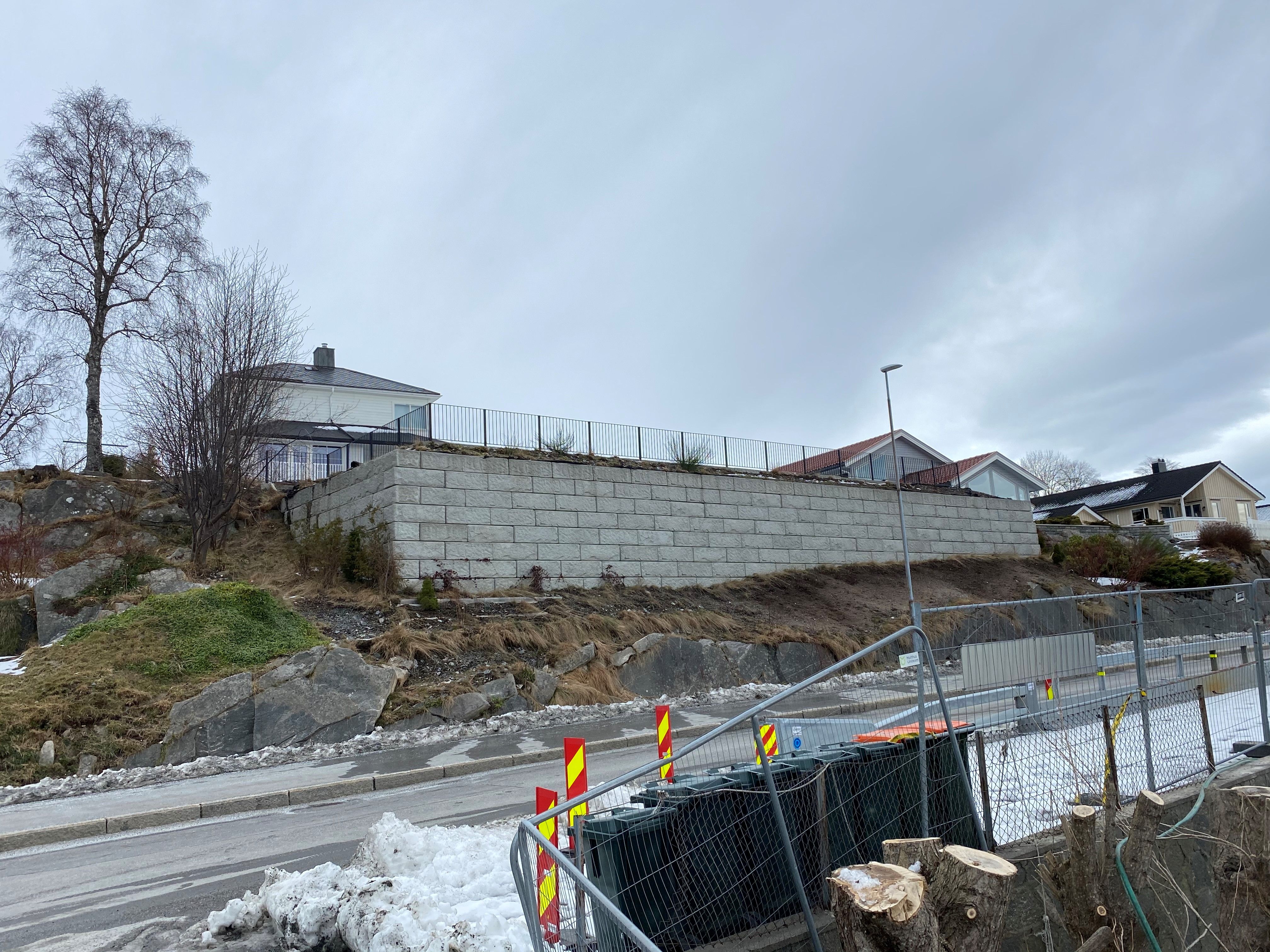 Derfor bygget de en så stor mur – nå skal politikerne behandle ...