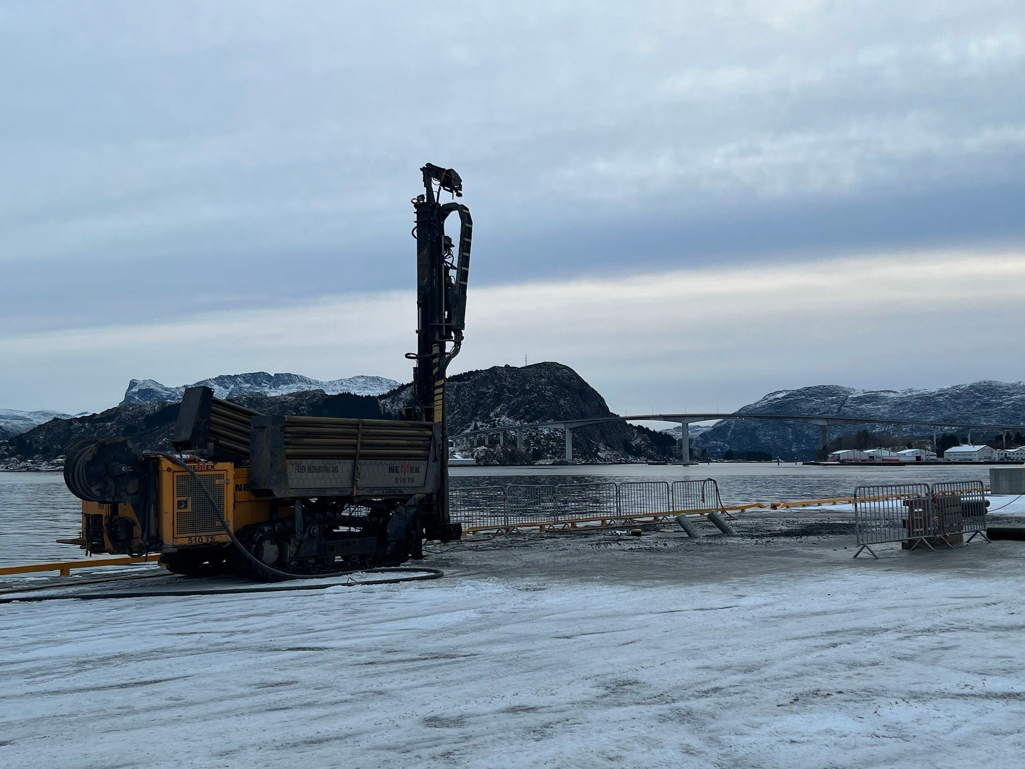 Monterer ny 200-tonns pullert her: – Det kan bli litt støy - fjt.no