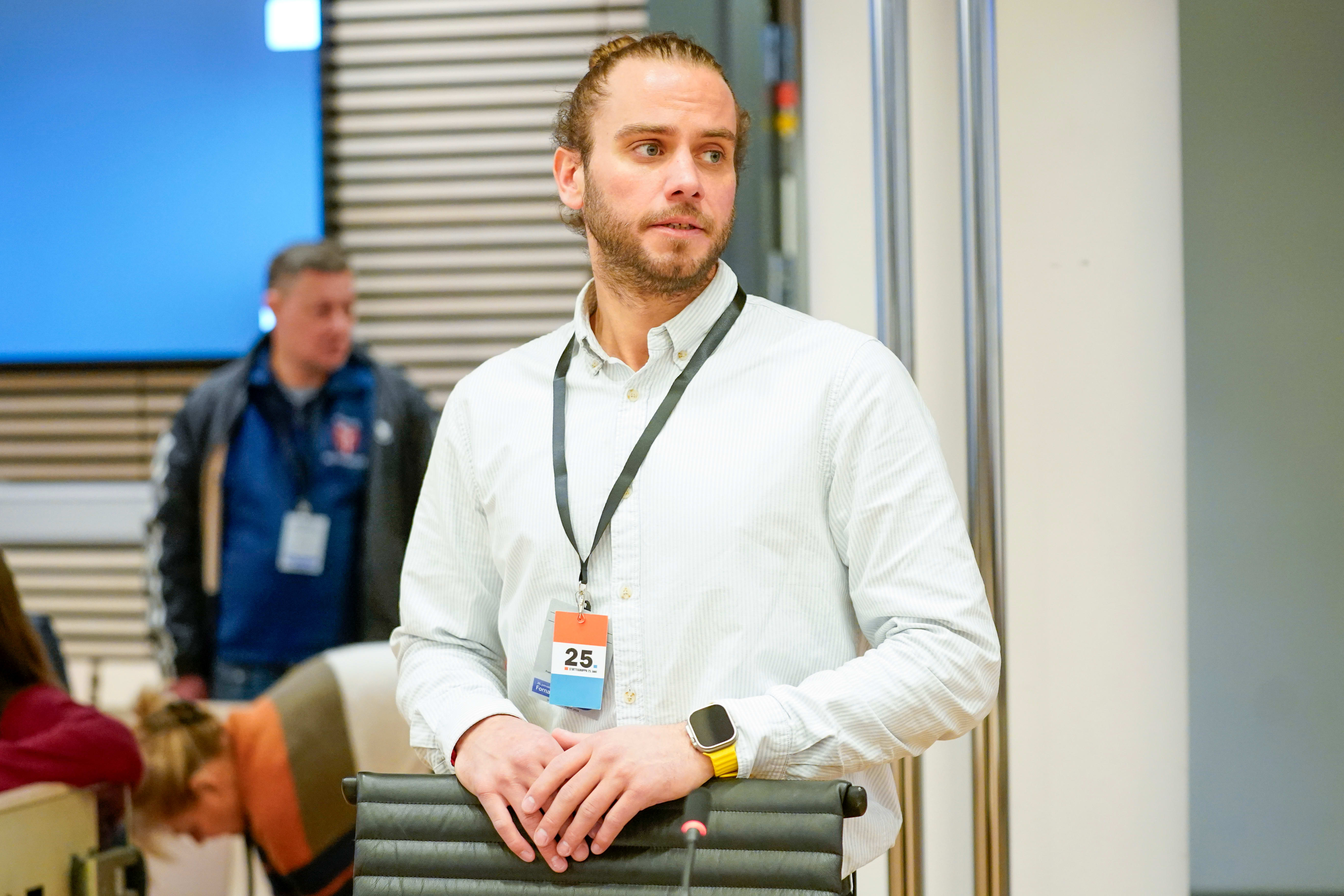 Jeg gleder meg til å gå ut av denne salen og vite at han blir ført ut ...