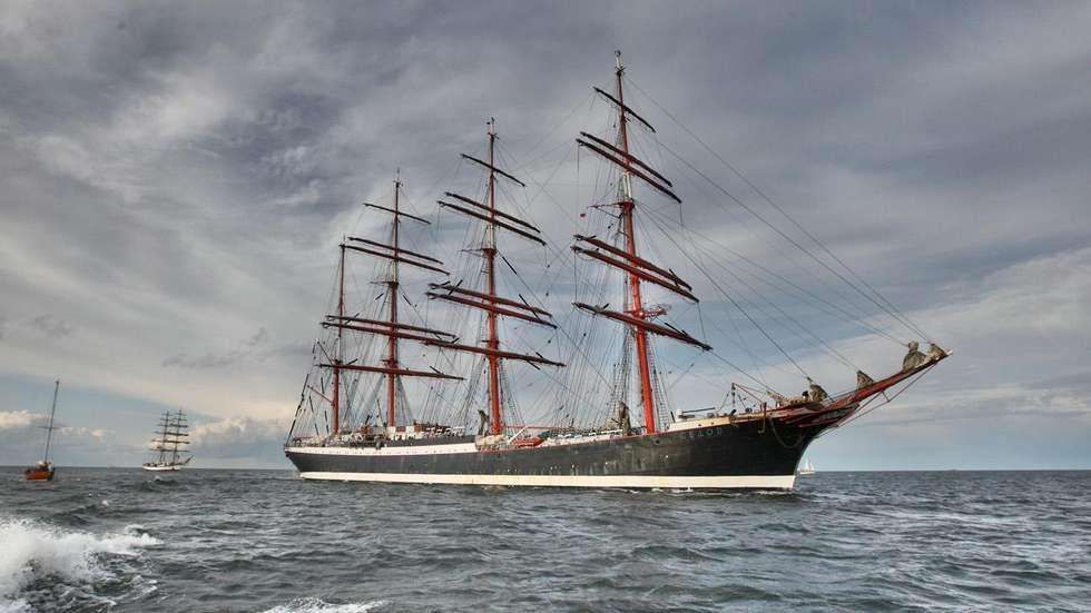 Slik blir verdens største seilskute tatt i mot i Ålesund - rbnett.no