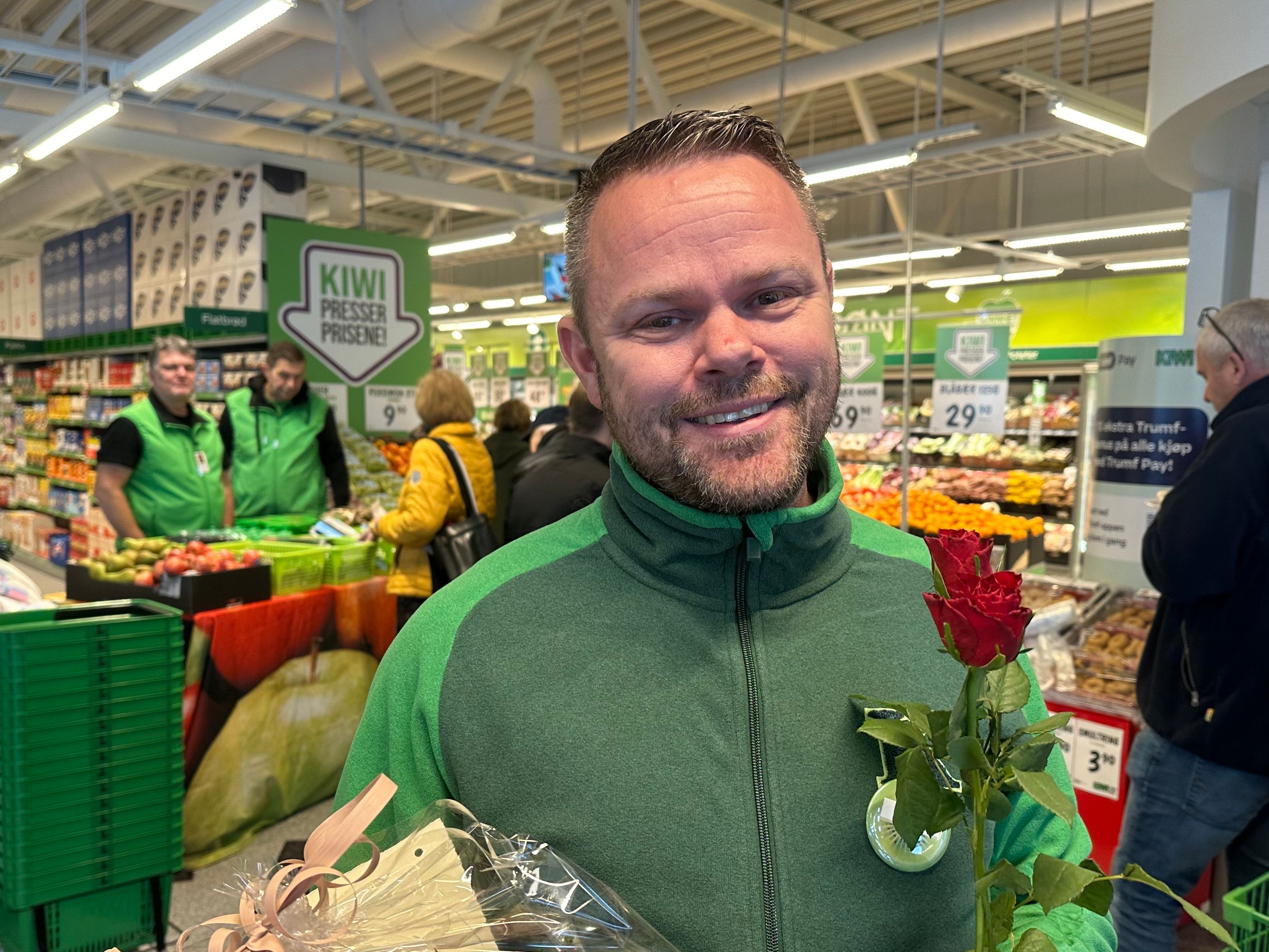 Åpnet dørene til den nye matbutikken ved E18 - varden.no