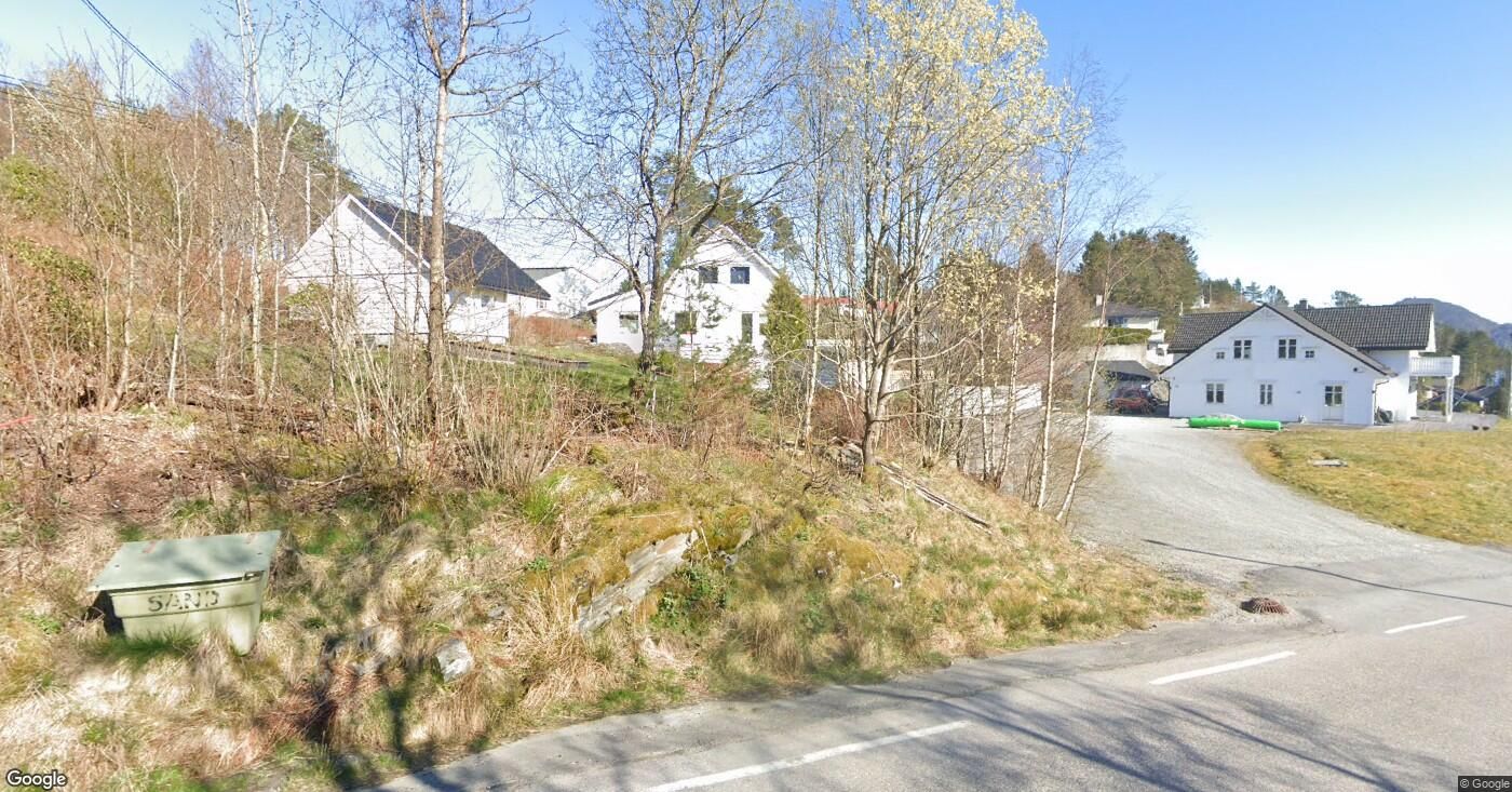 Hus i Hjelmås gikk for 3.180.000. Sammenlign med andre salg i nærheten ...