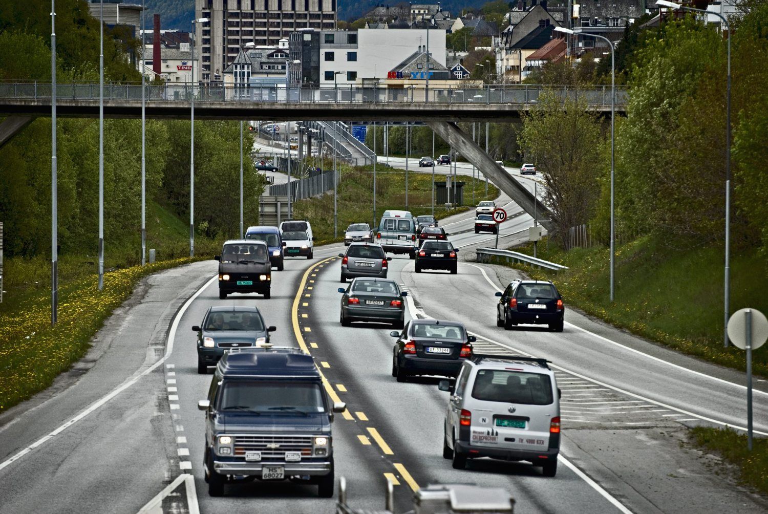 Politikerne må velge; firefelts veg eller kollektivtrafikk - smp.no