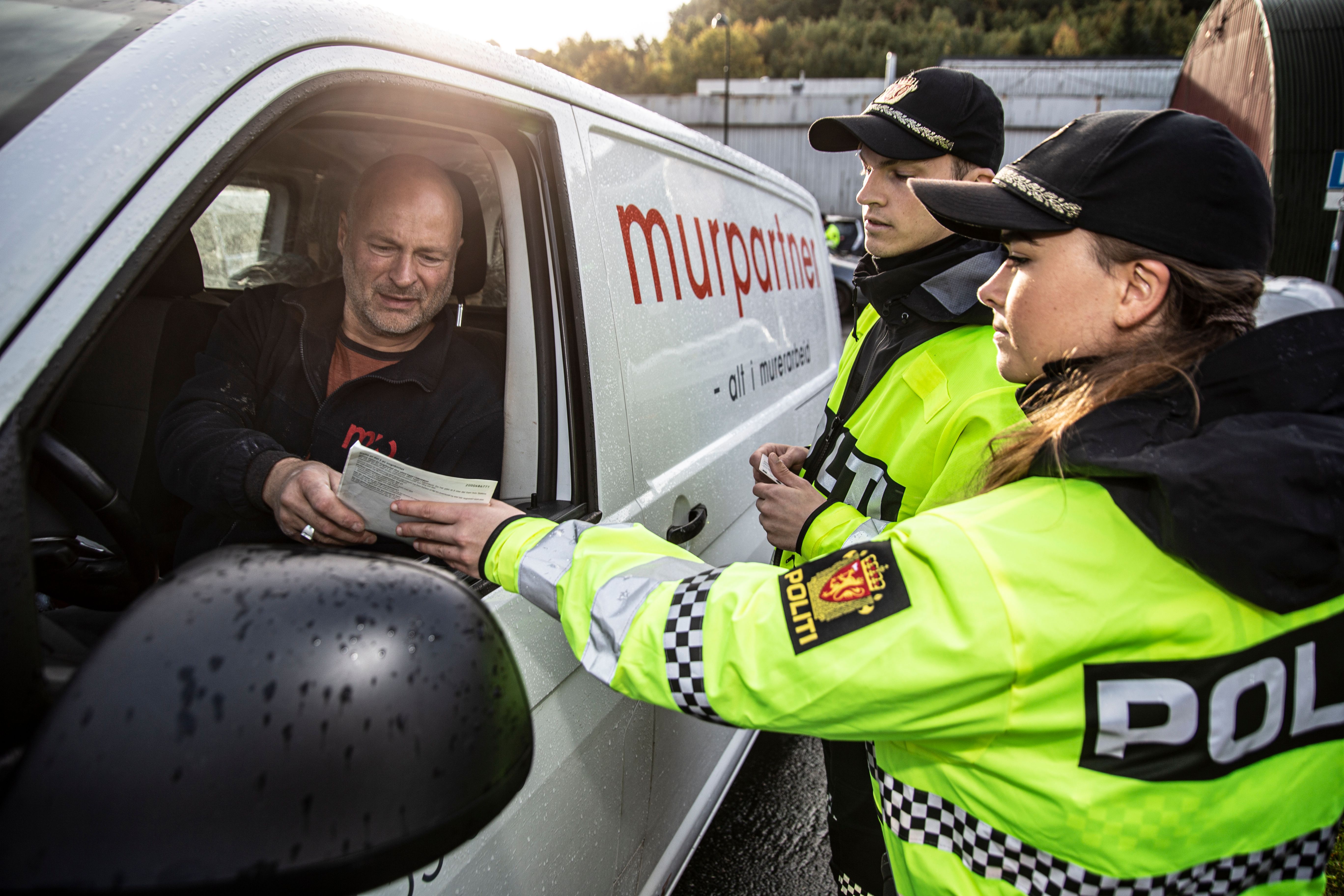 Politistudenter tok eks-politimann i kontroll - fvn.no