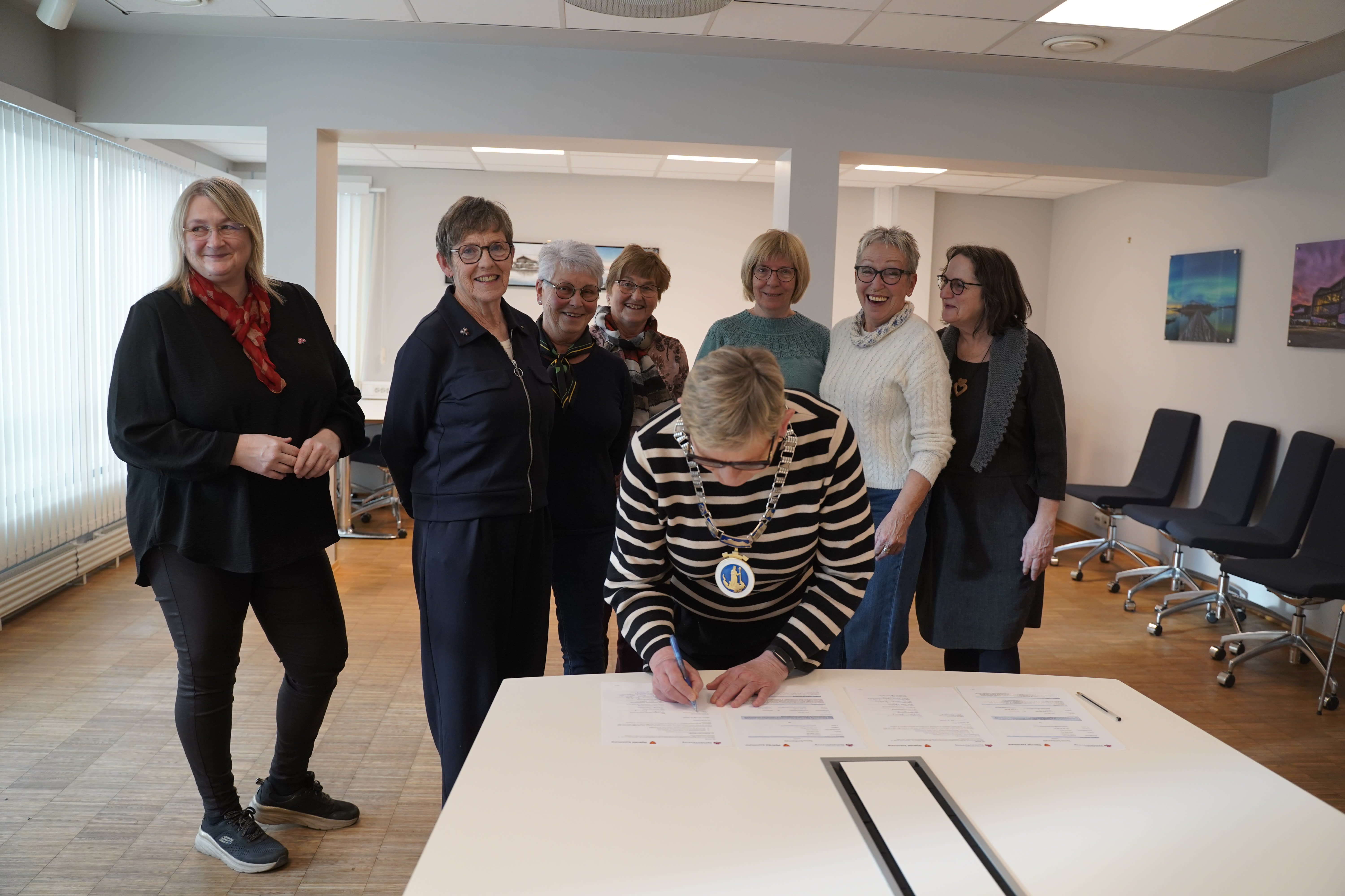 Her signerer de den nye avtalen: – Vi er uhyre takknemlige - s-n.no