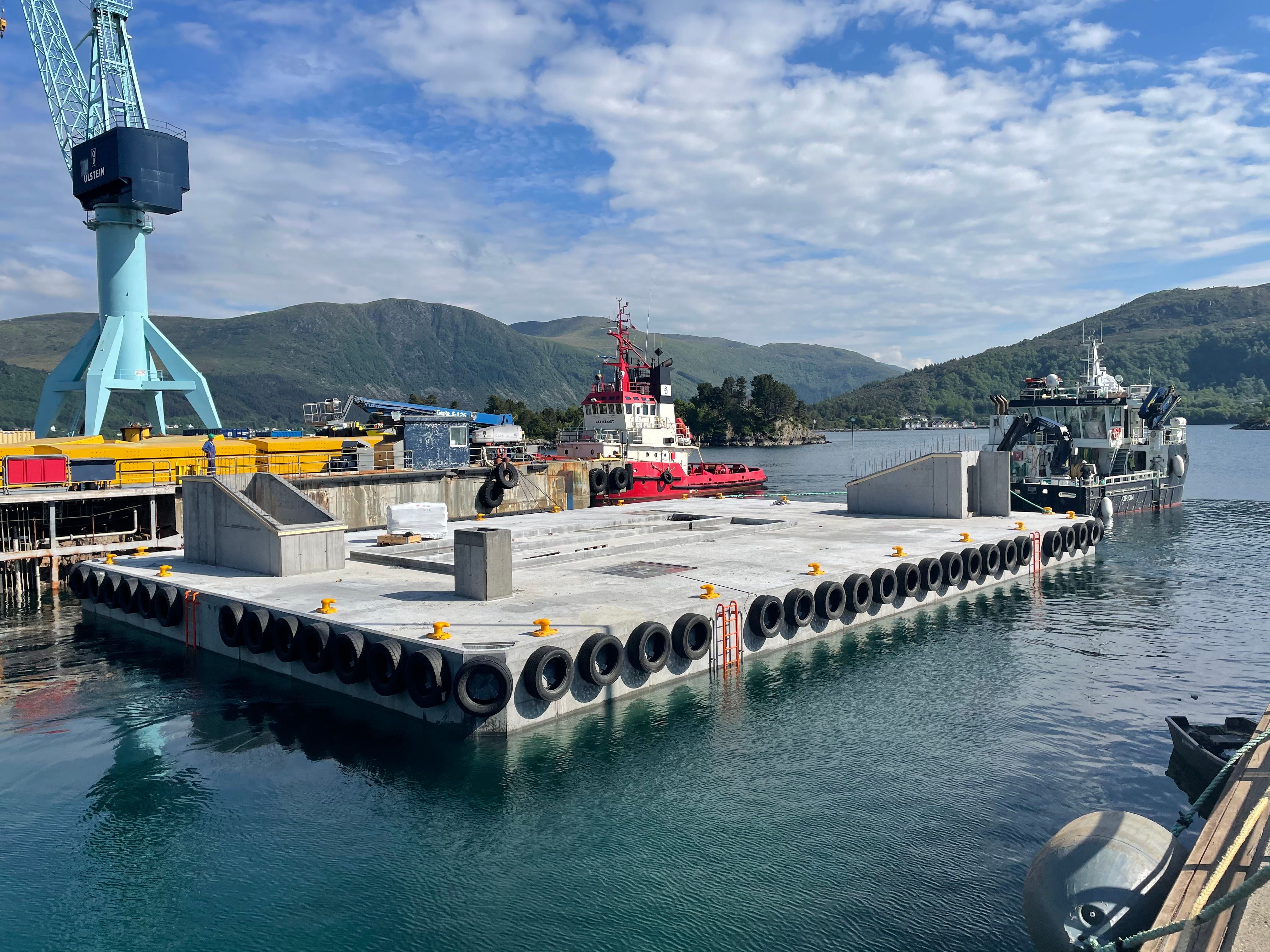 Her blir betongflåten dokka ut frå Ulstein Verft - vikebladet.no