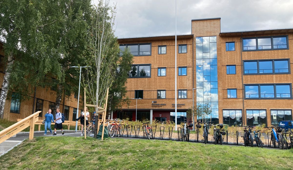 Mens byggingen av ny skole i Meråker ble utsatt, har nabokommunen bygd ... Mens byggingen av ny skole i Meråker ble utsatt, har nabokommunen bygd ...