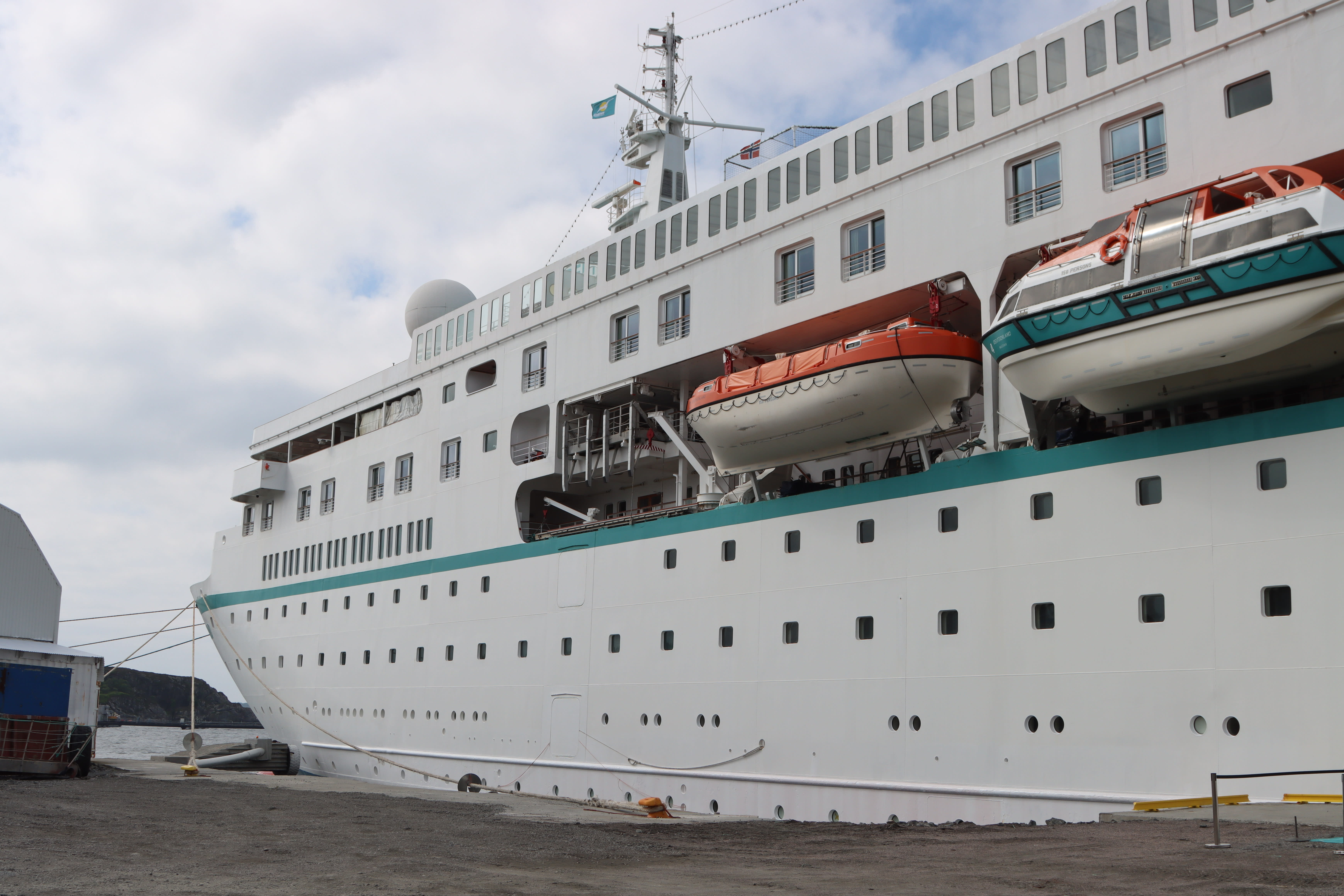 «Skal ein få sjå fisk i sitt rette element, så er akvariet opplagt ...