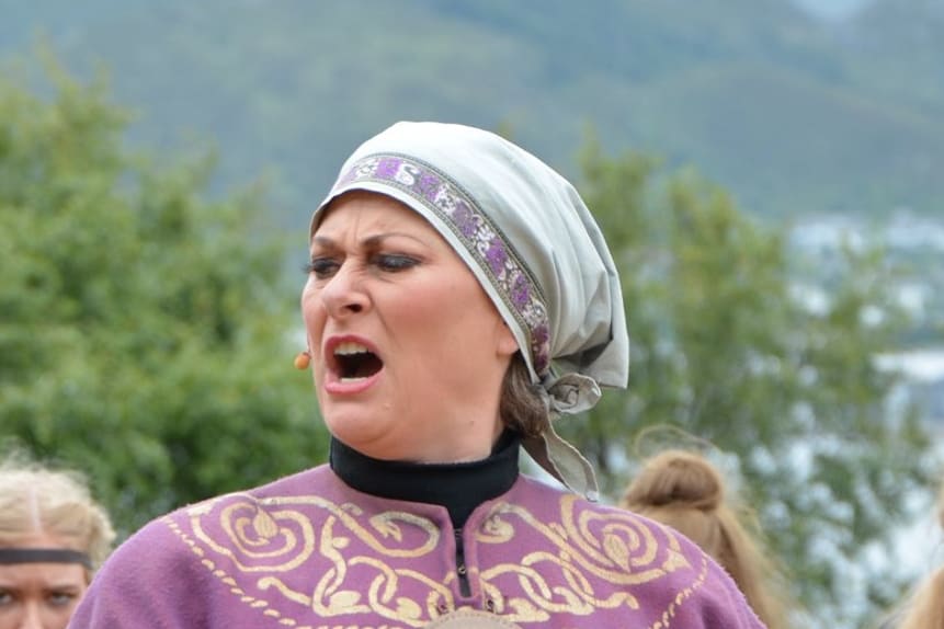 I fjor mista ho mannen sin og måtte reise frå Herøy. No er Kjersti Elvik tilbake. - smp.no