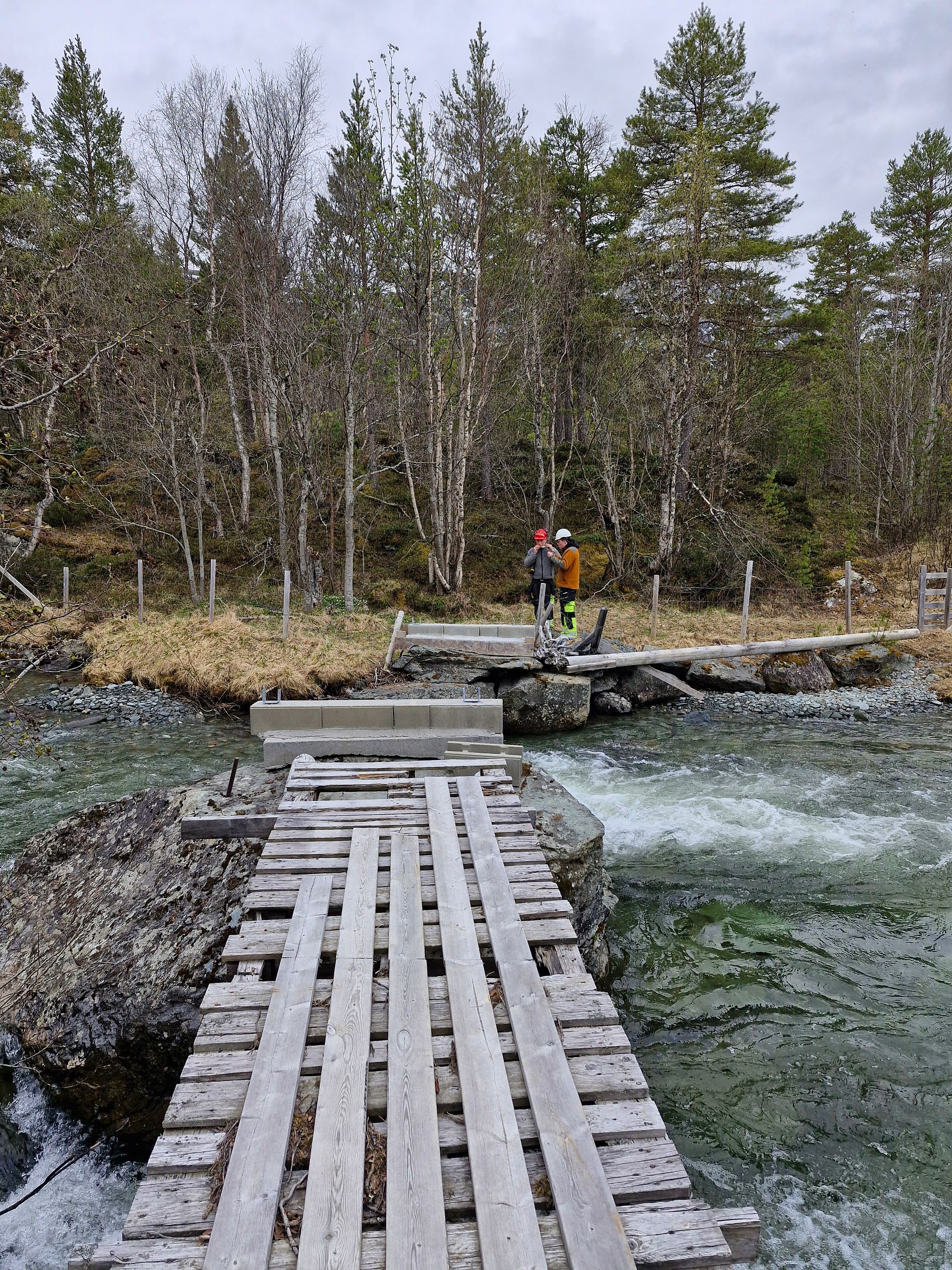Sto klar i to år – nå er elevbrua endelig på plass - opp.no