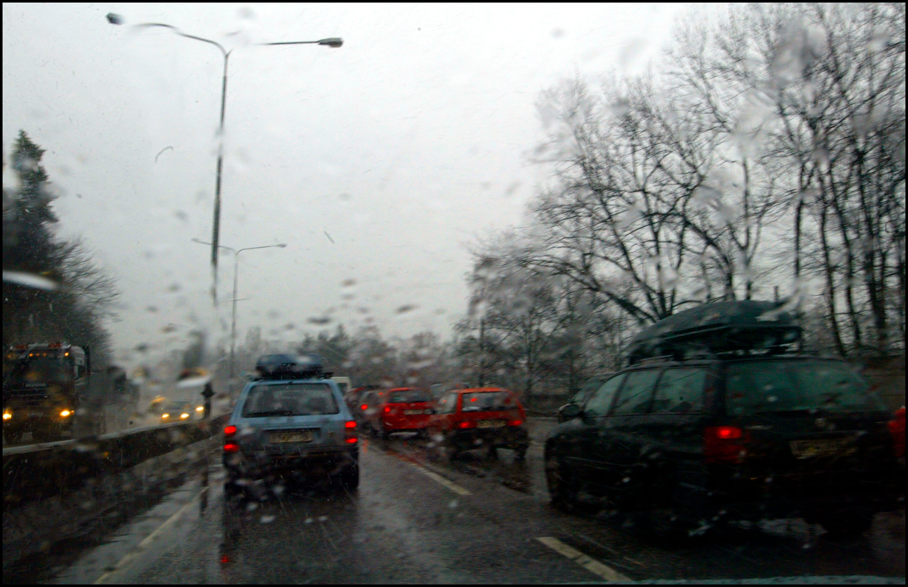 Vær forberedt på regn, sludd og snøbyger: – Det er mulig du får se sola ...