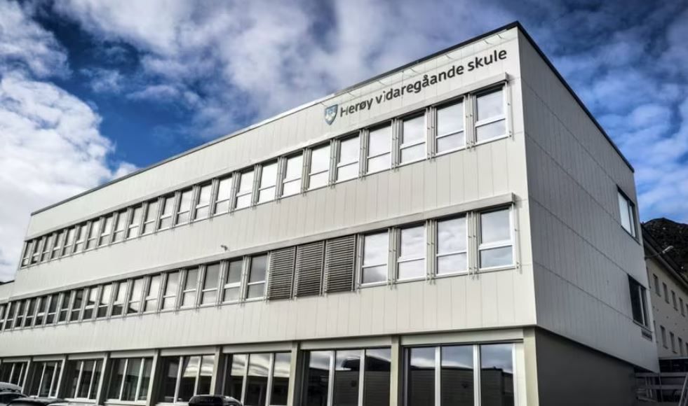 Arrangerer open skule for alle på Herøy vgs. – også på kvelden ...