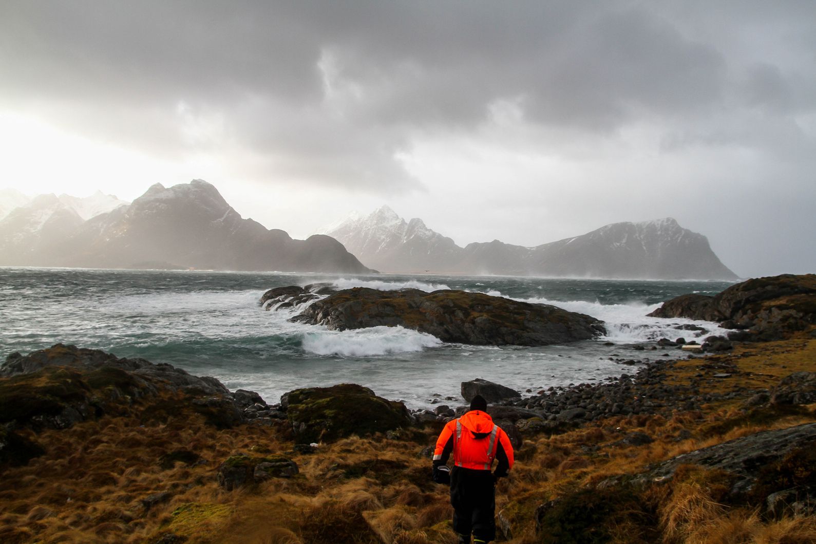Sterk kuling og regn - vol.no