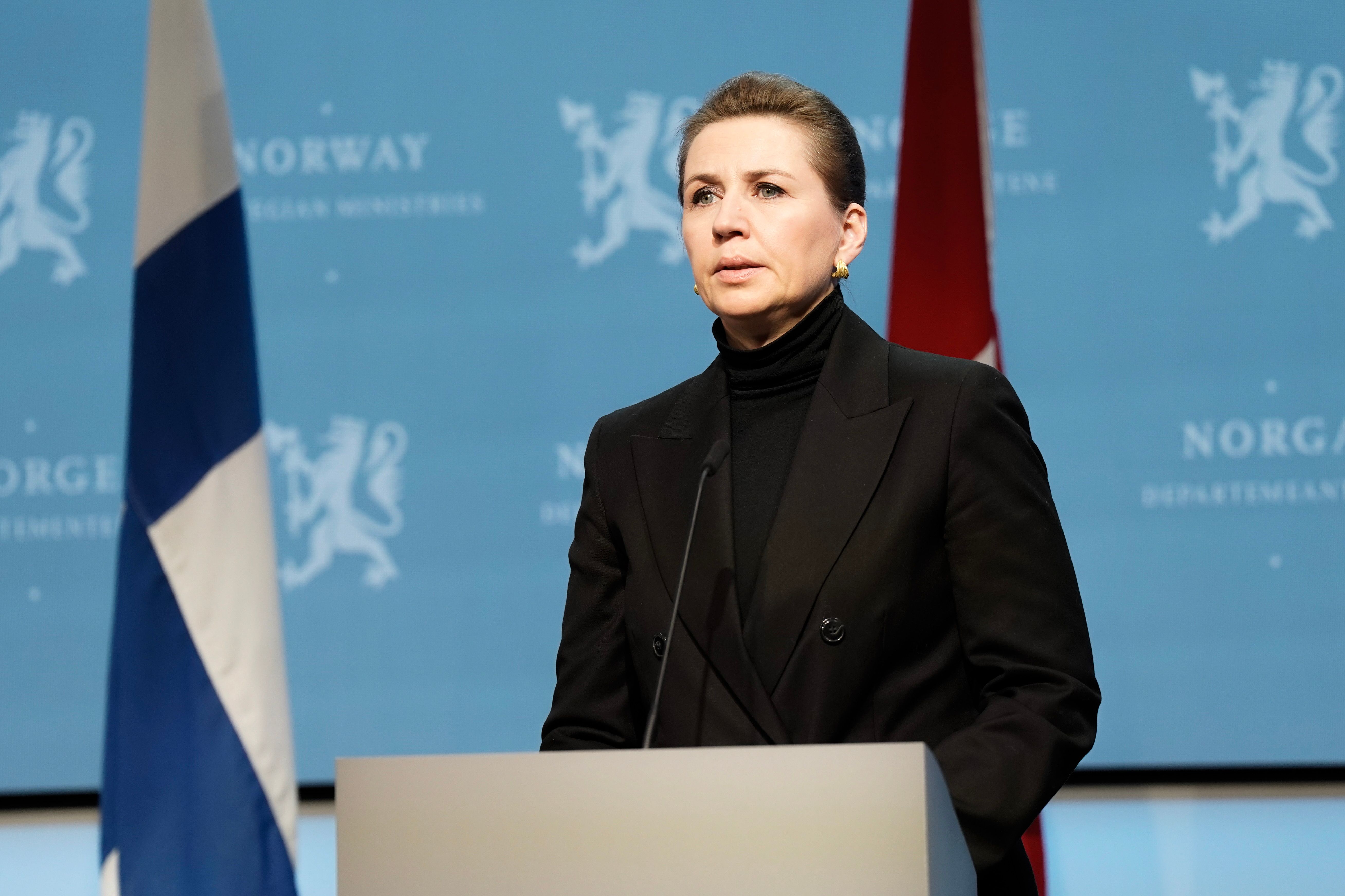 Danmarks statsminister maner til debatt om hets i sosiale medier ...