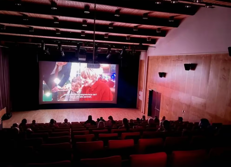 Ladar opp til kino med julegraut og juleverkstad - fjuken.no