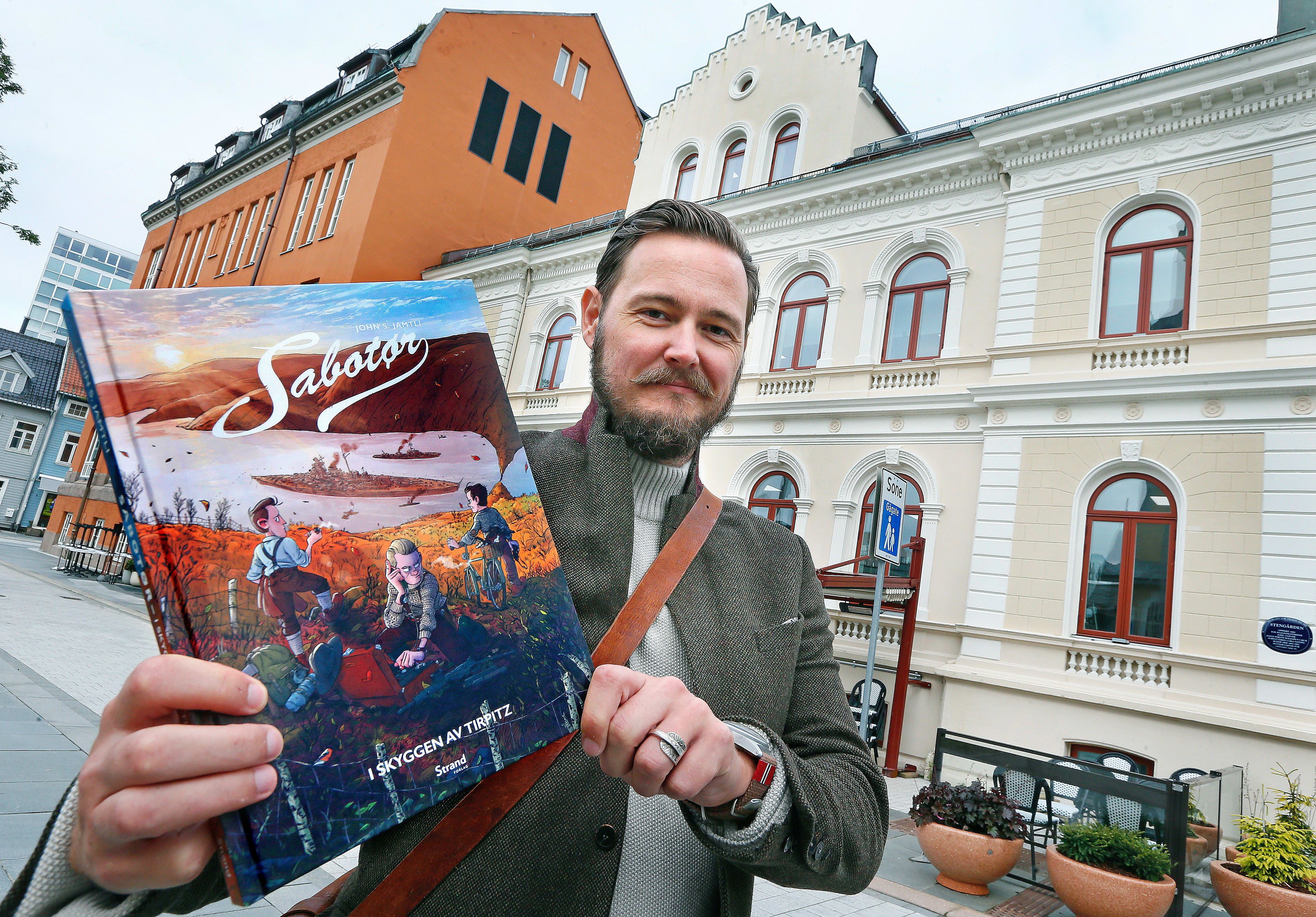 Gir ut tegneserie om bombingen av «Tirpitz»: – En emosjonelt gripende historie - itromso.no