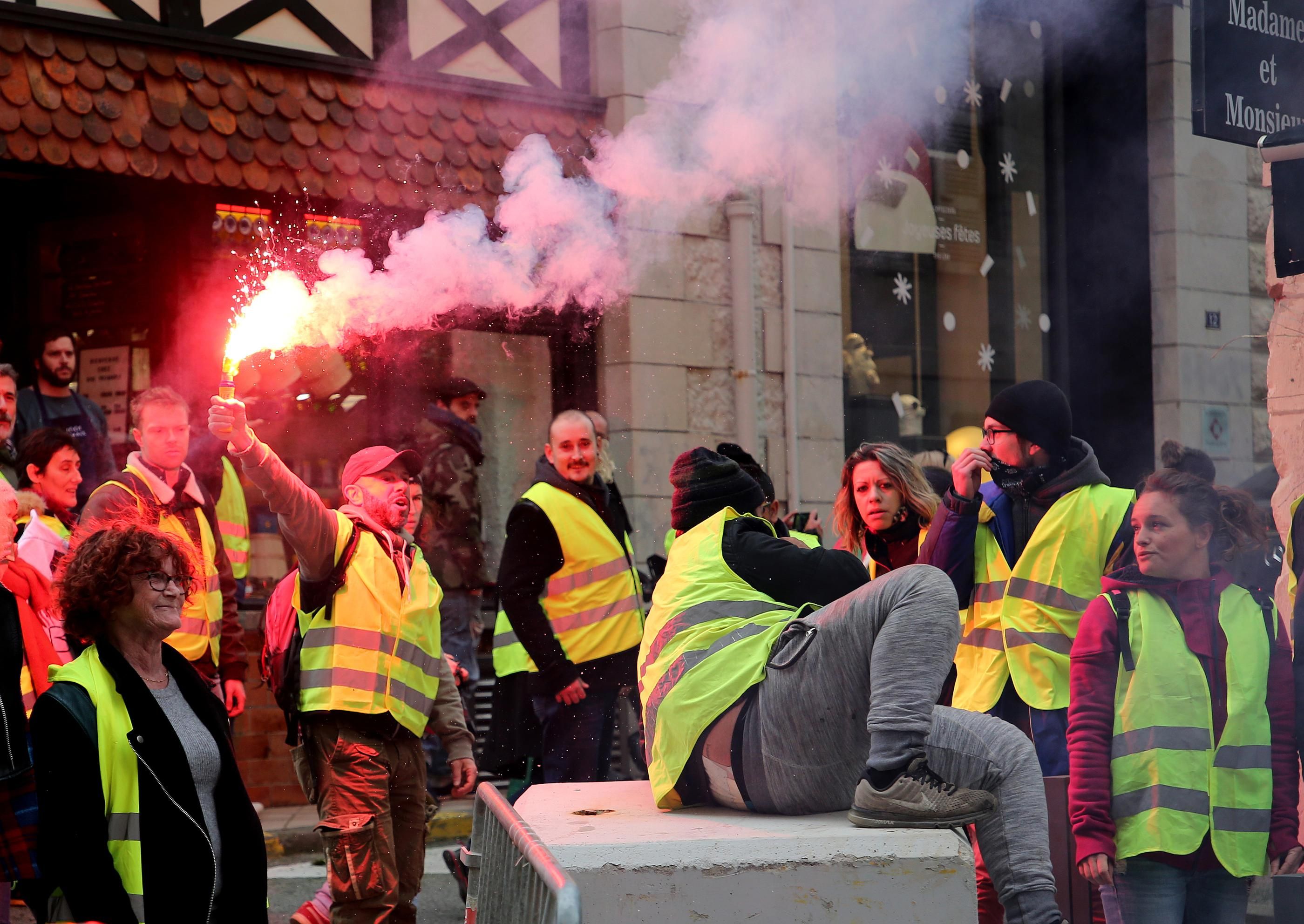 Gule vester som et illevarslende symptom - adressa.no
