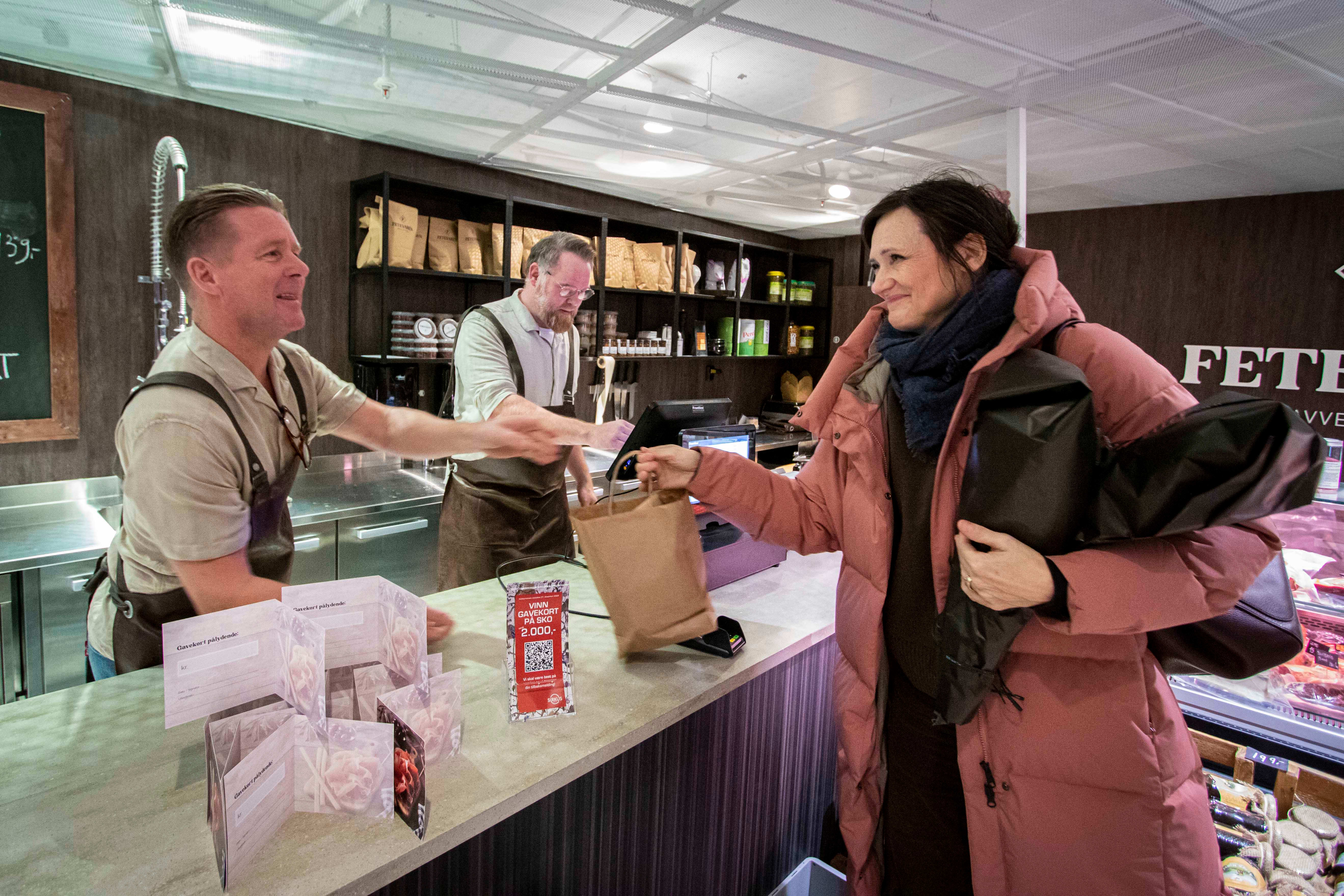 Mens prisene stiger til himmels, åpner kompiser eksklusiv matbutikk ...